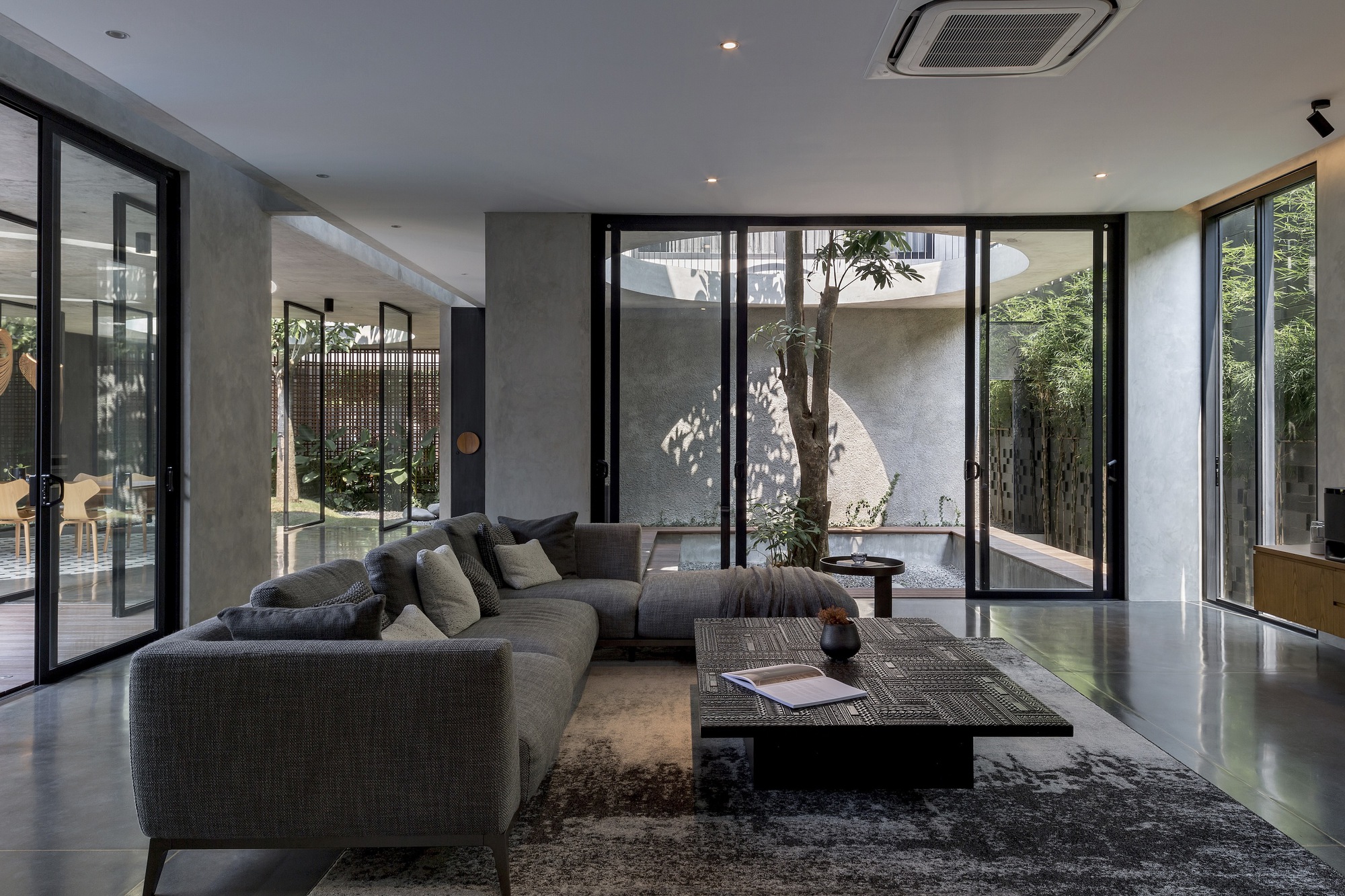 Gallery of Halo House / Tamara Wibowo Architects - 18