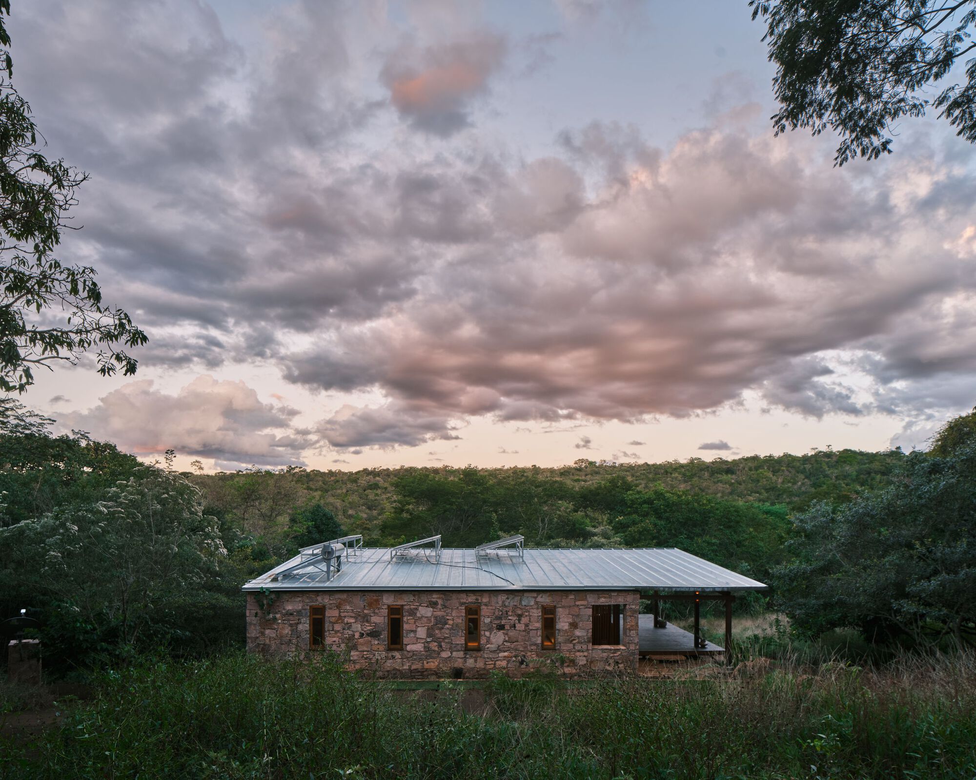 Gallery of Piaba House / Lajedo Arquitetura + Leon Ades - 24