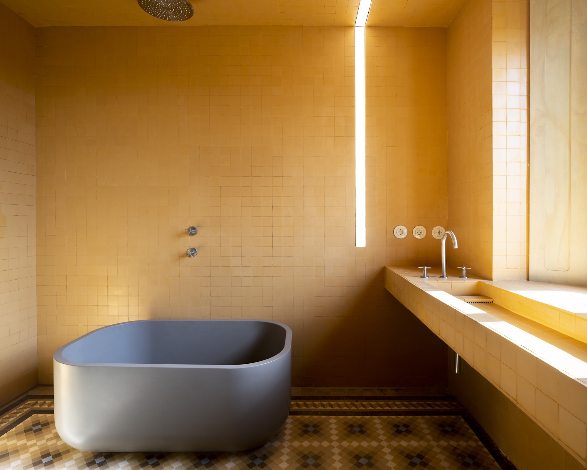 Gallery of Gallery Home in Gran Via, Granada / Annona + Ana Frias - 14
