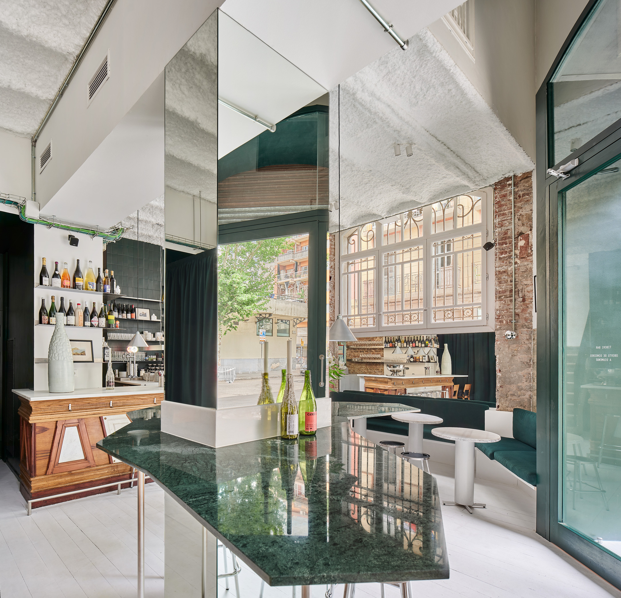 Gallery of Tiberi Bar / h3o architects - 3