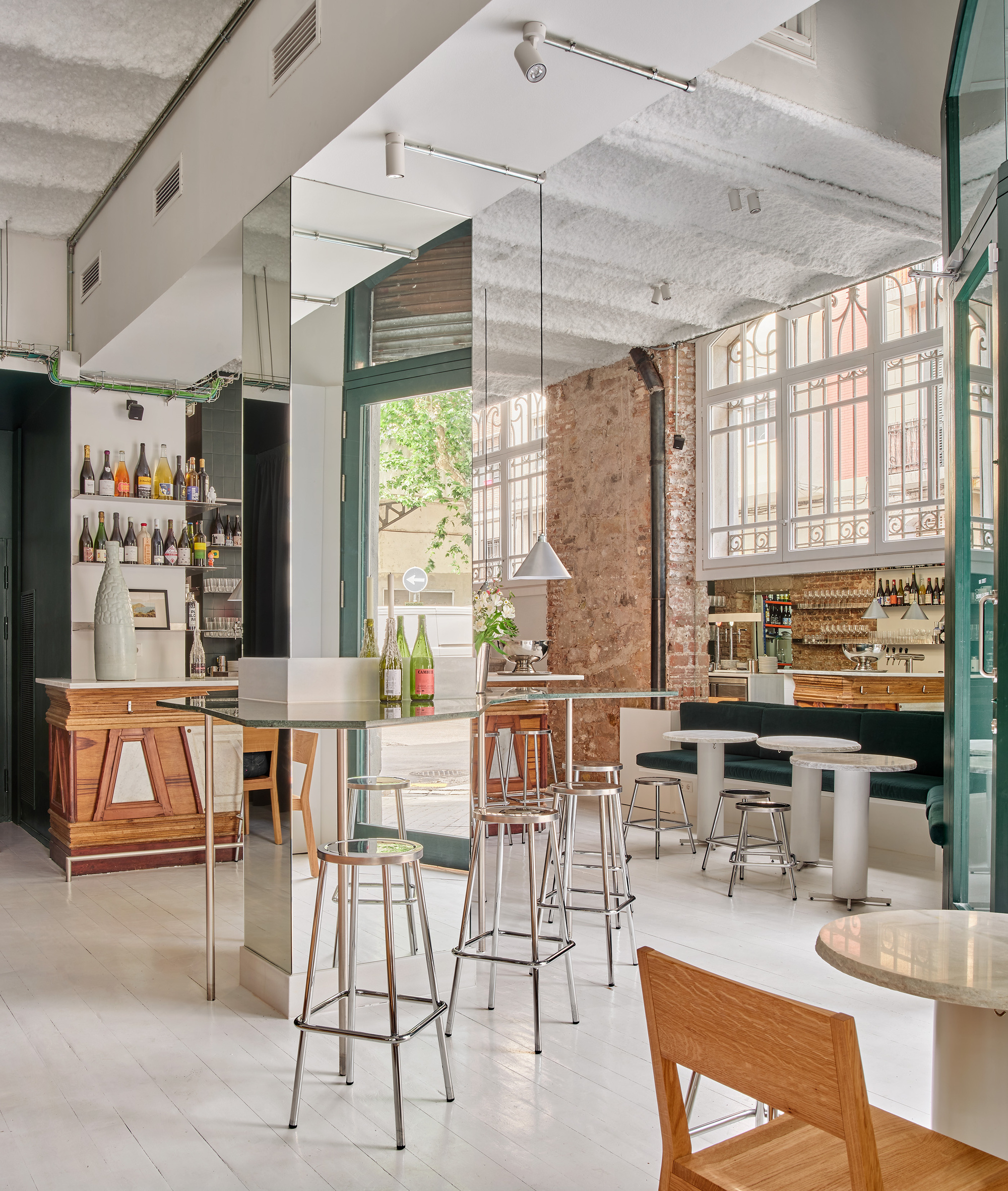 Gallery of Tiberi Bar / h3o architects - 8