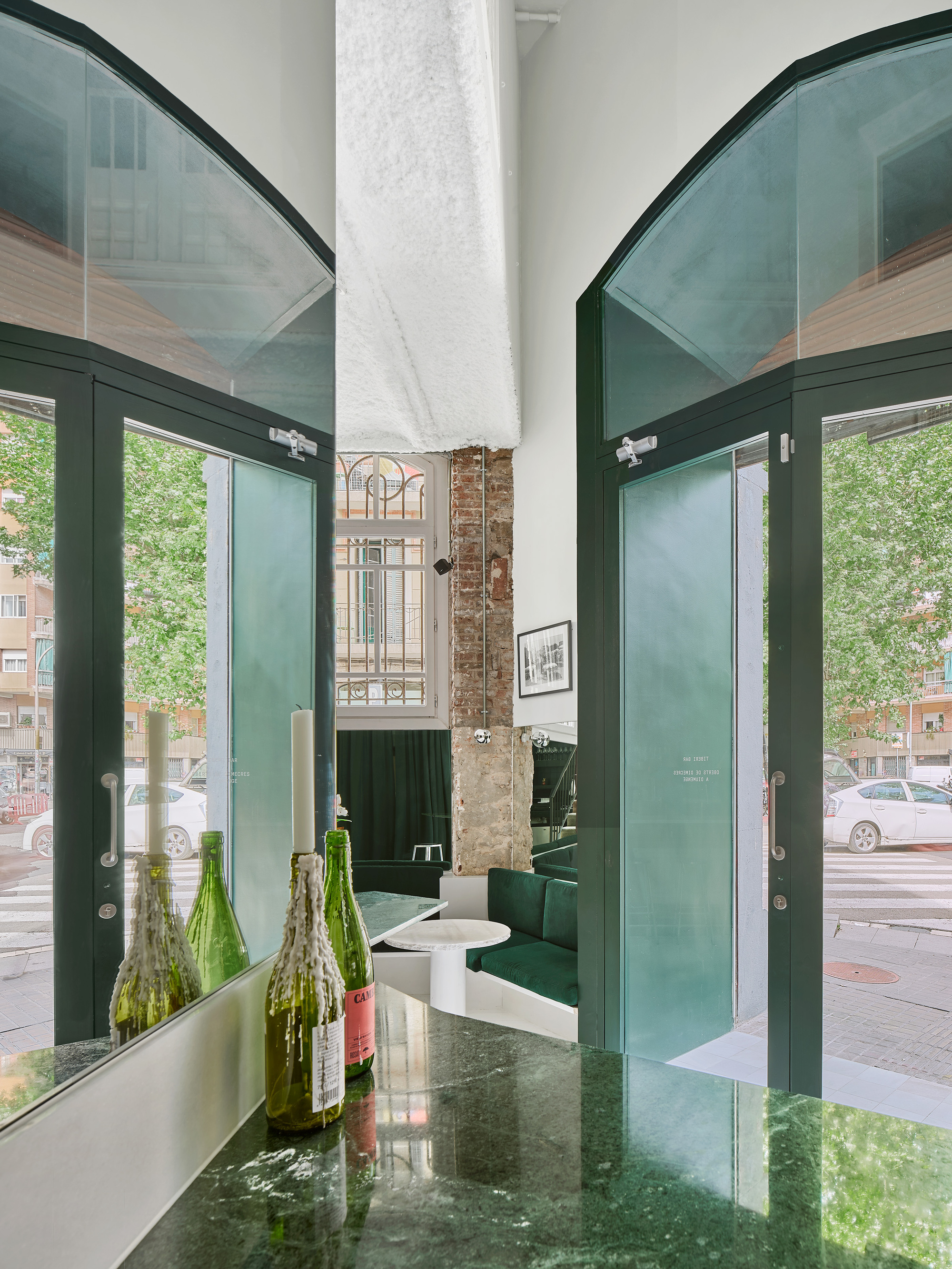 Gallery of Tiberi Bar / h3o architects - 7