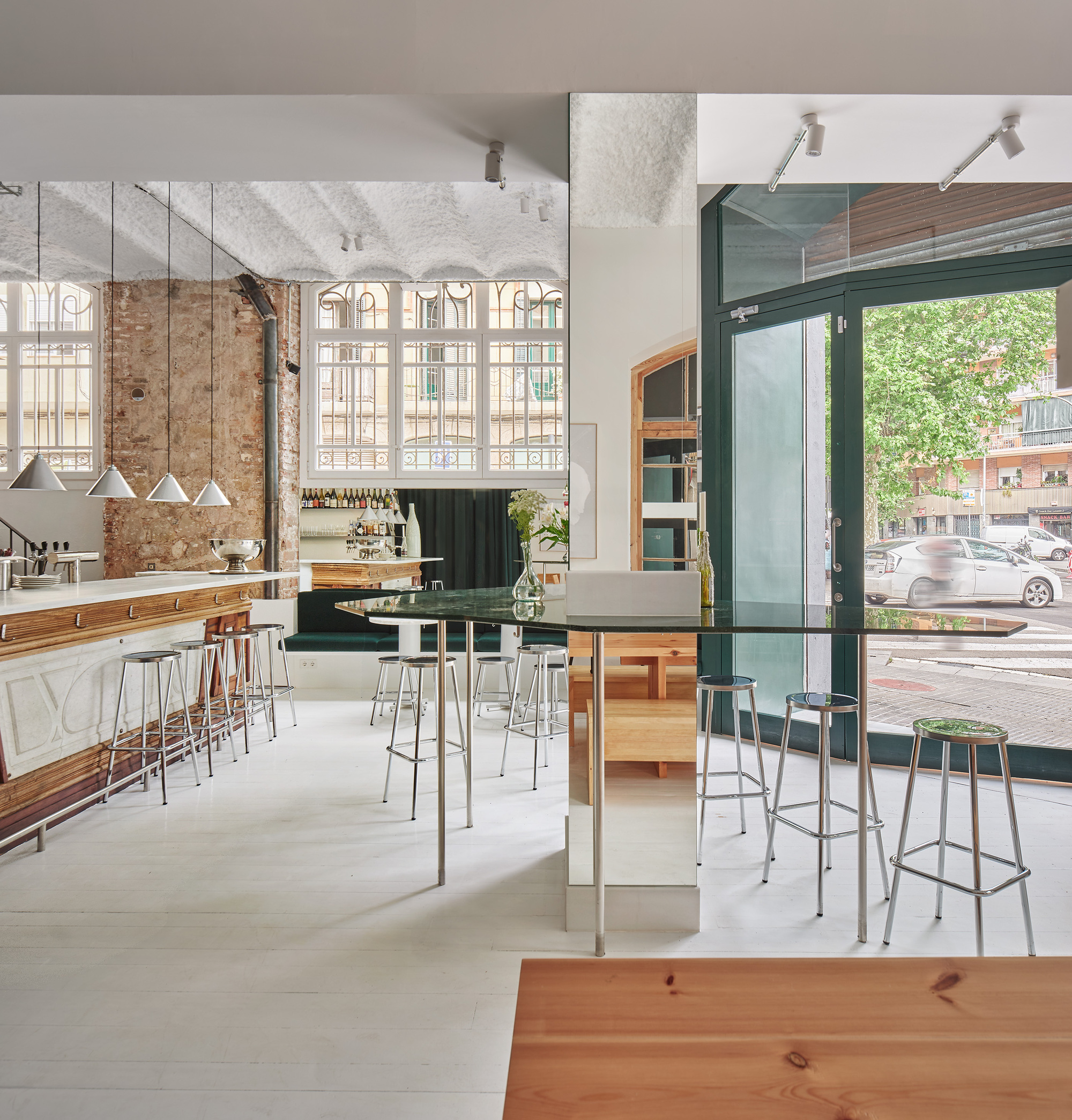 Gallery of Tiberi Bar / h3o architects - 9