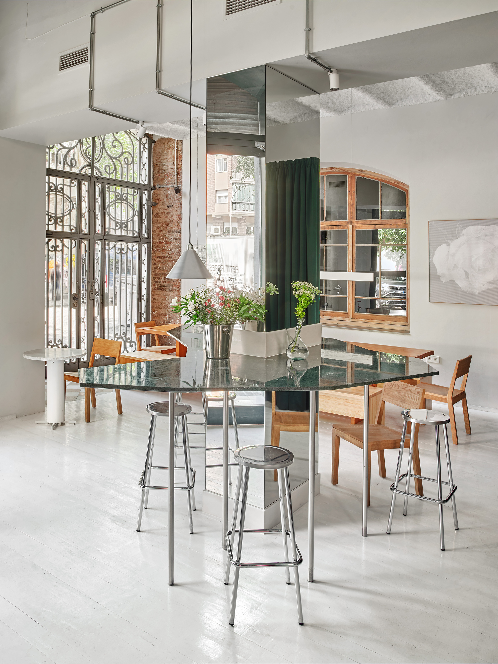 Gallery of Tiberi Bar / h3o architects - 6