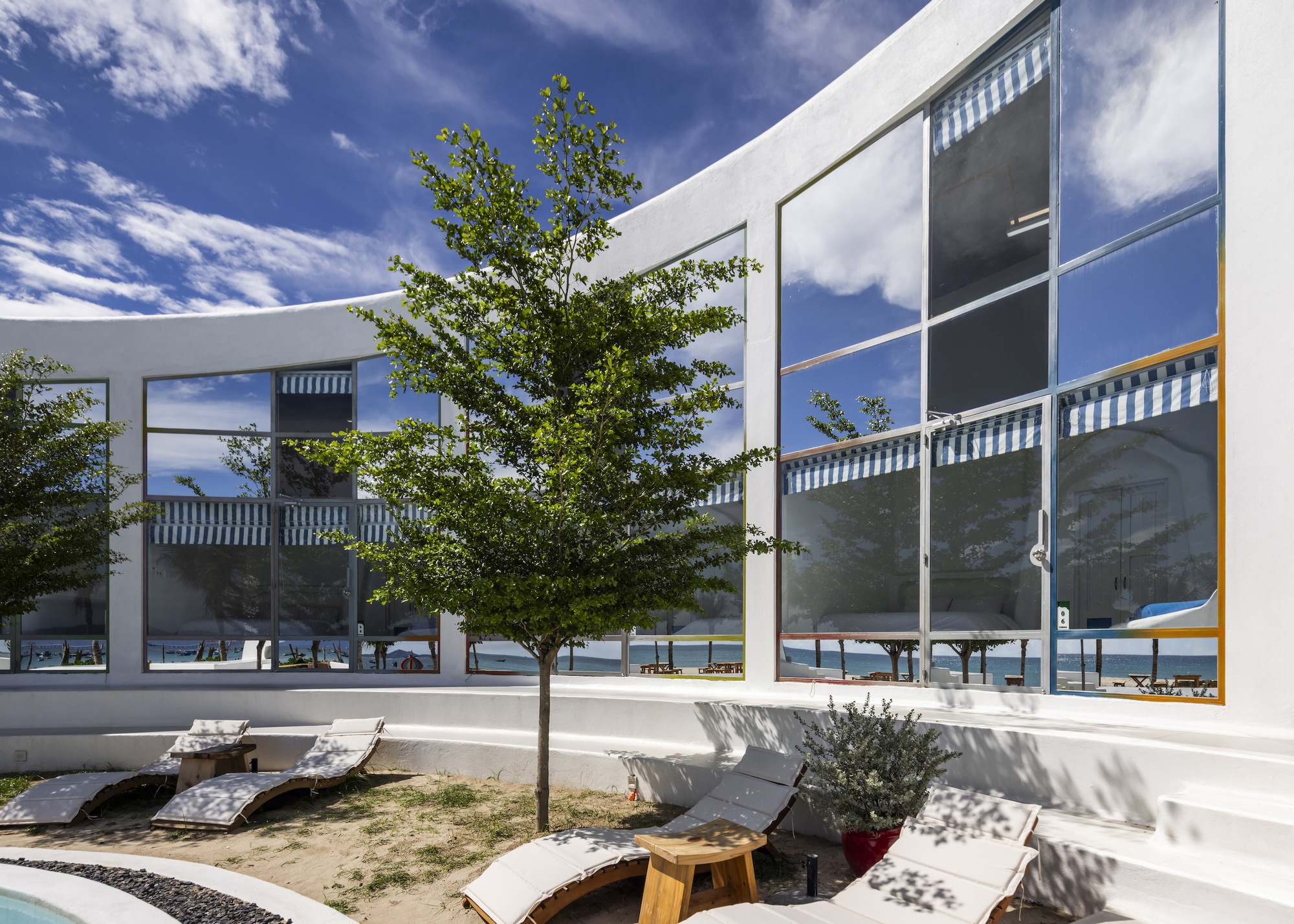 Gallery of iSea Boutique Resort / Pham Huu Son Architects - 19