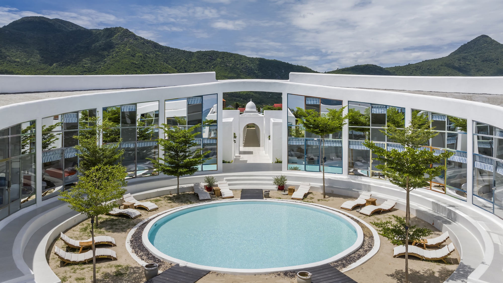 Gallery of iSea Boutique Resort / Pham Huu Son Architects - 15