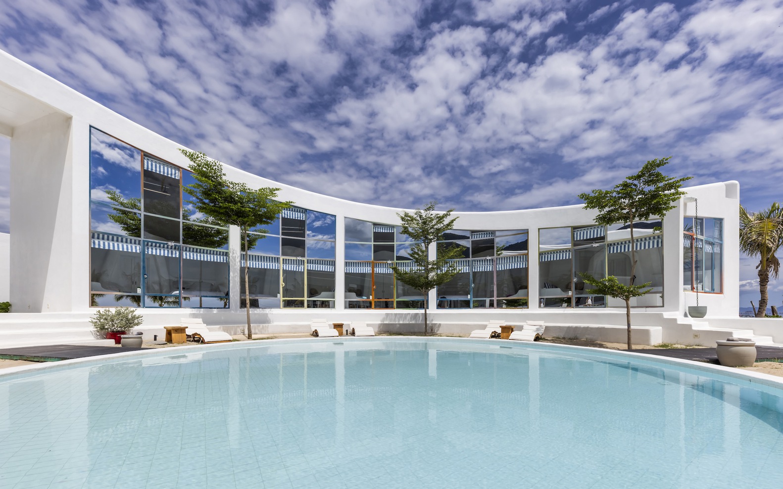 Gallery of iSea Boutique Resort / Pham Huu Son Architects - 17