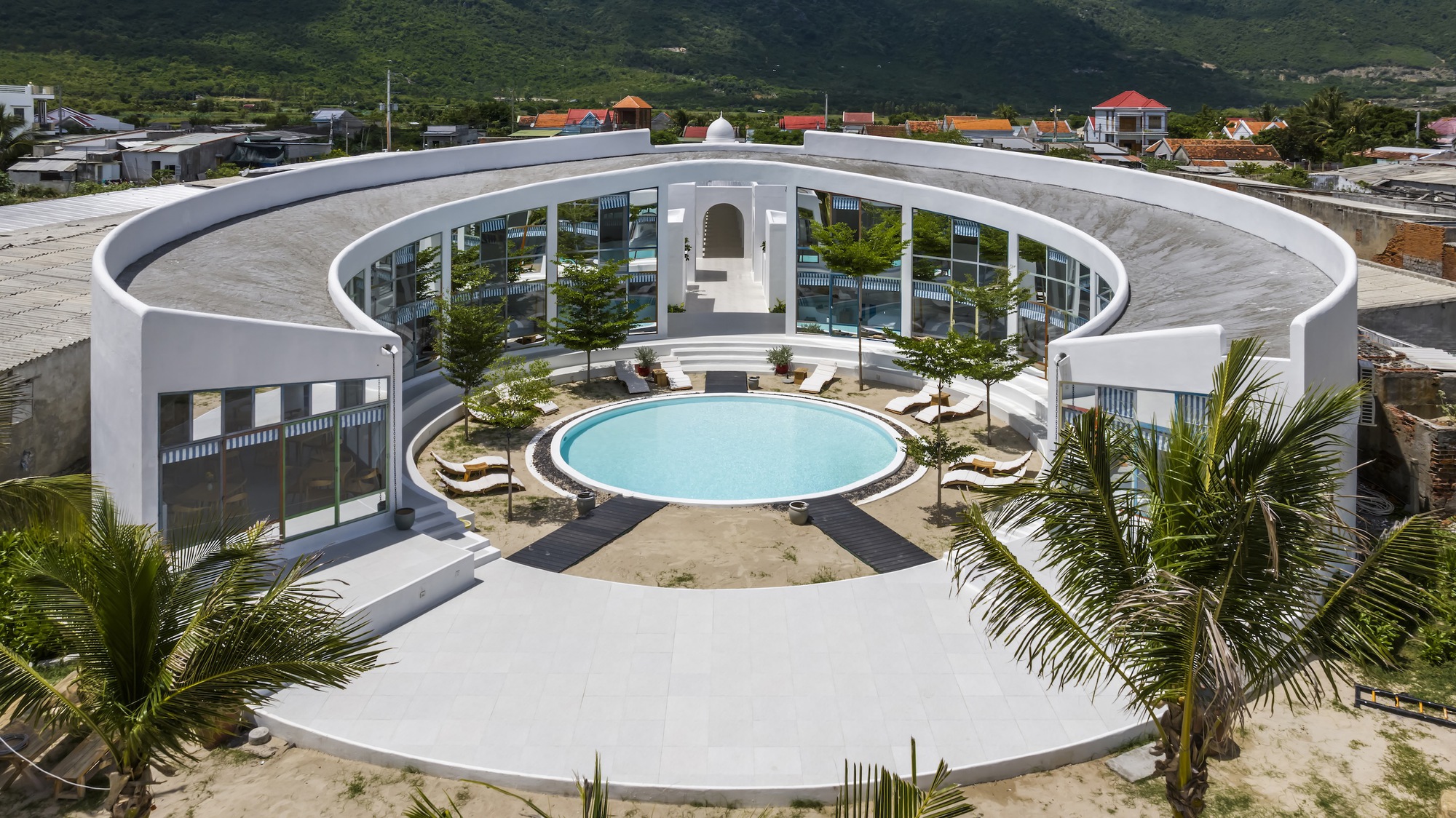Gallery of iSea Boutique Resort / Pham Huu Son Architects - 6