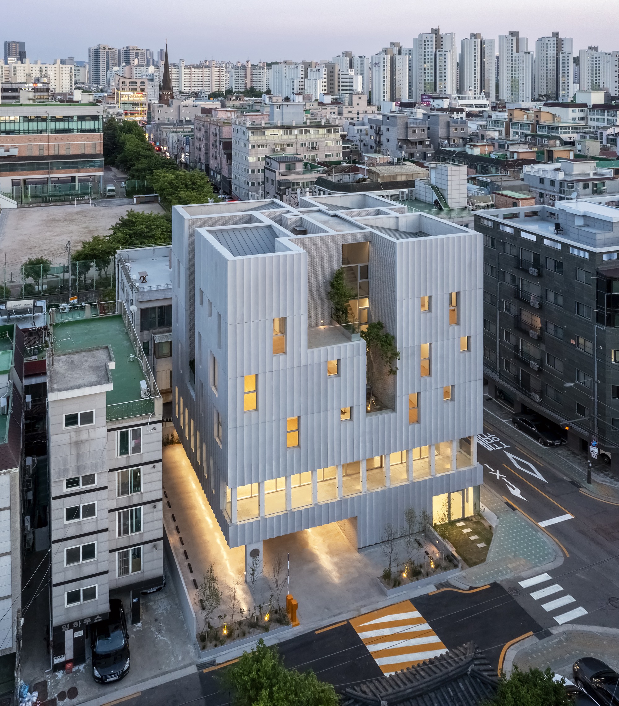Gallery of WAVE (dot wave) Mixed Use Building / SOSU ARCHITECTS - 16