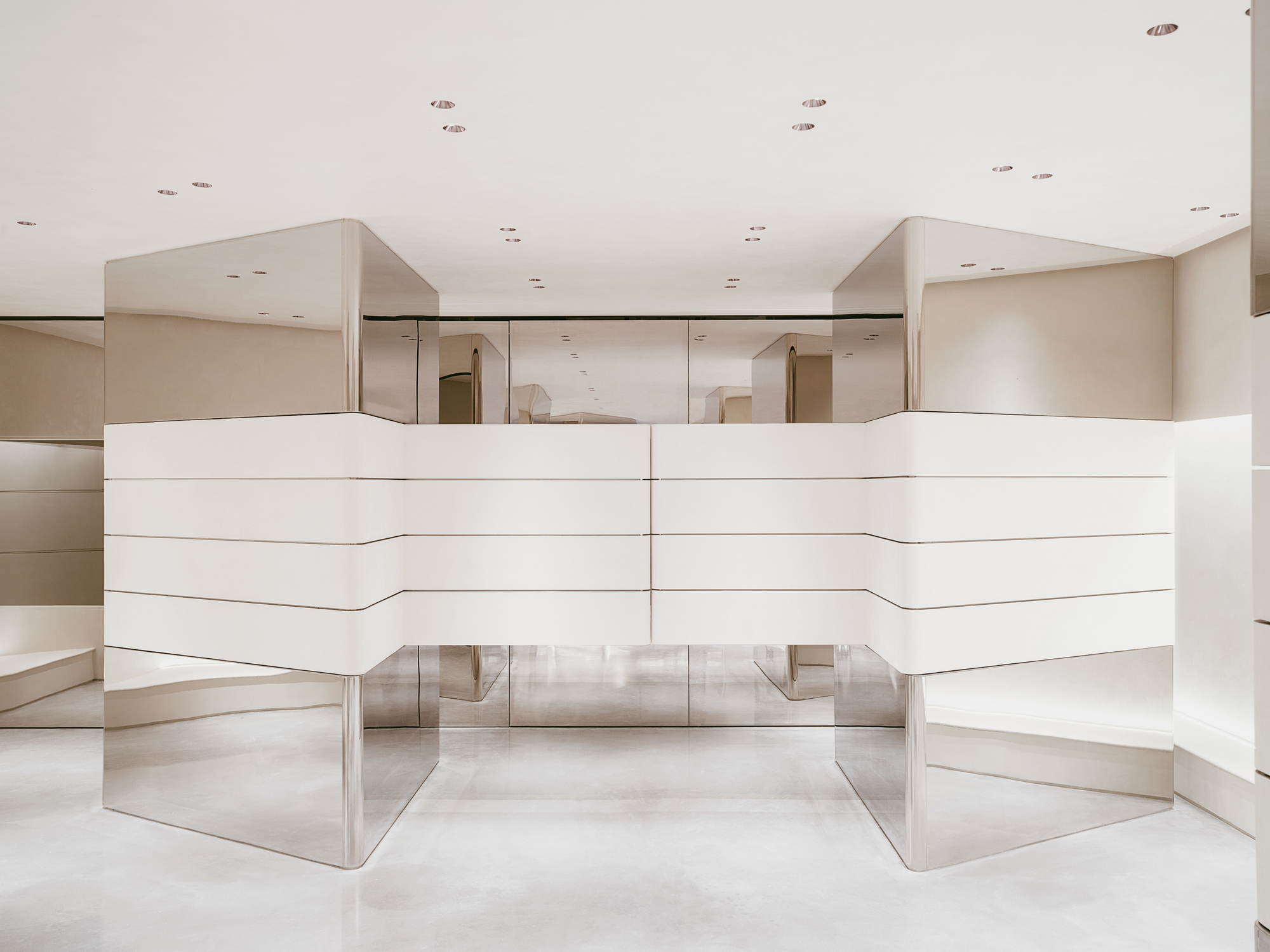 Gallery of Lost in Echo Store / dongqi Design - 16