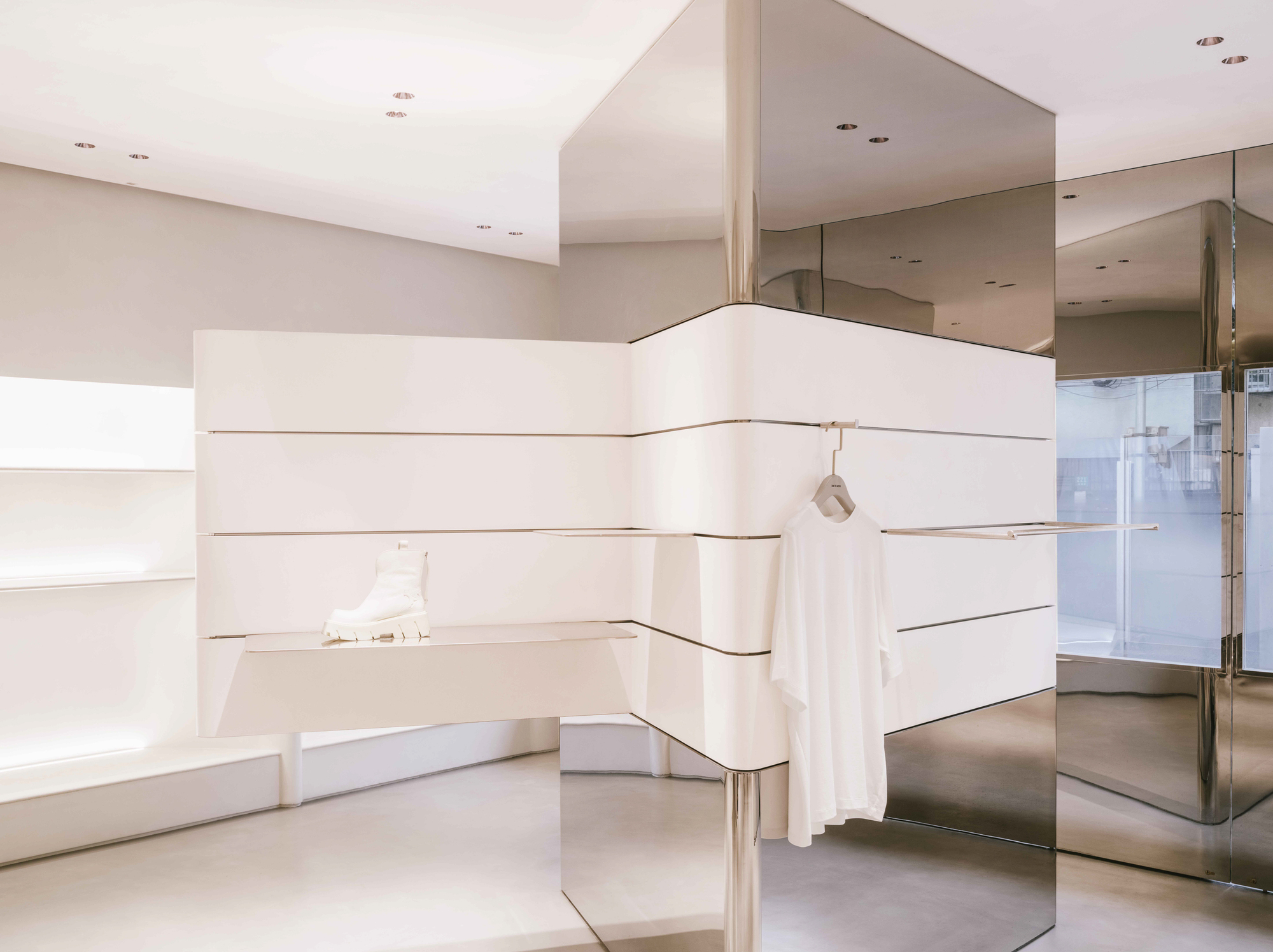 Gallery of Lost in Echo Store / dongqi Design - 17