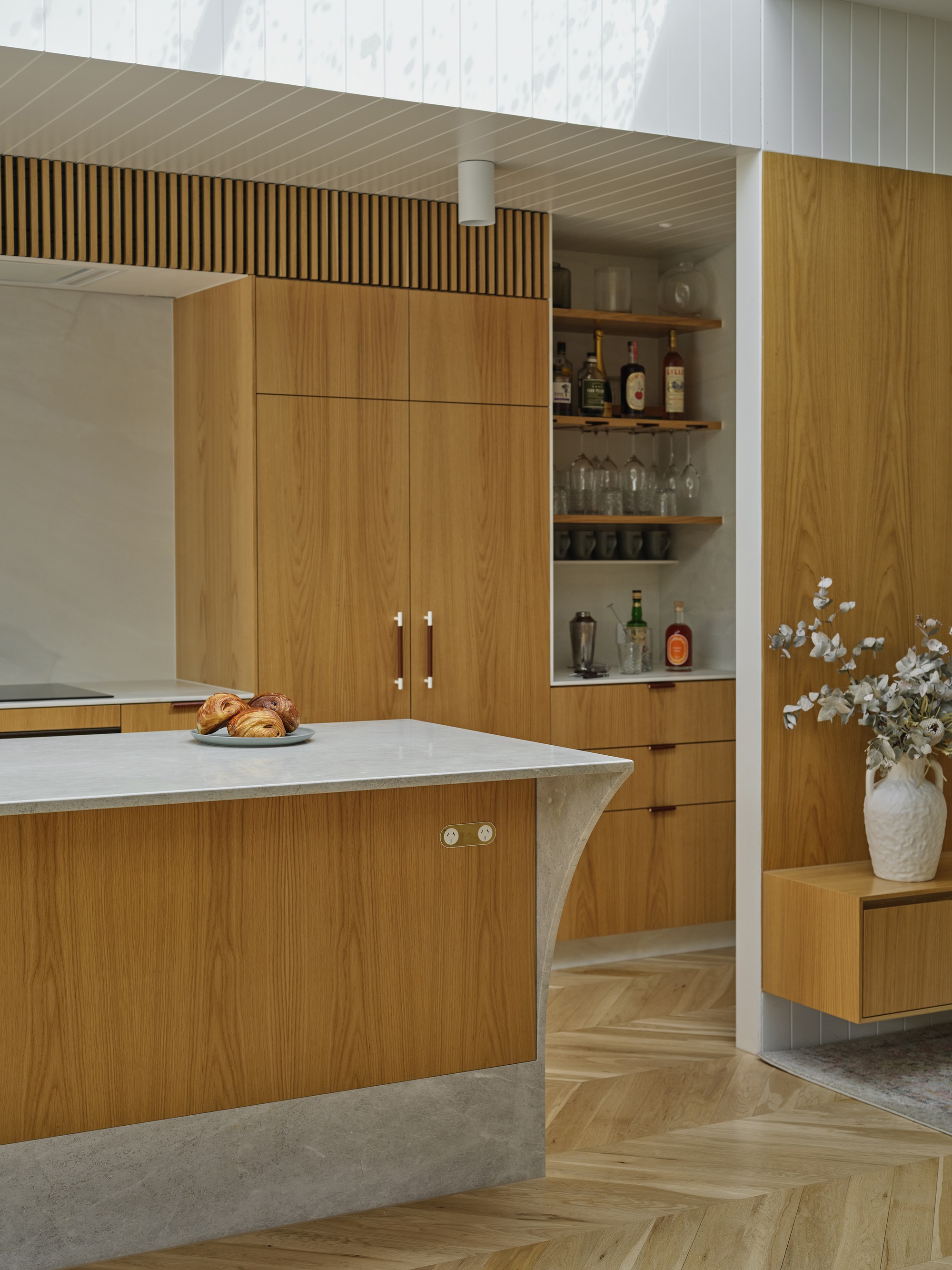 Gallery of Zigzag House / Dan Gayfer Design - 16