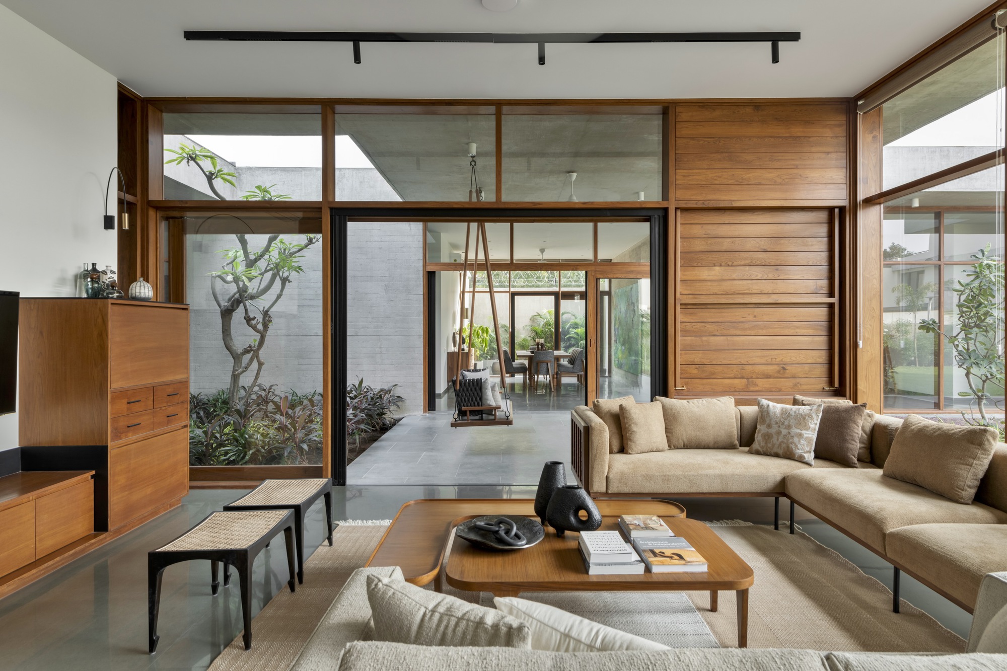 Gallery of The Hovering House / Modo Designs - 4