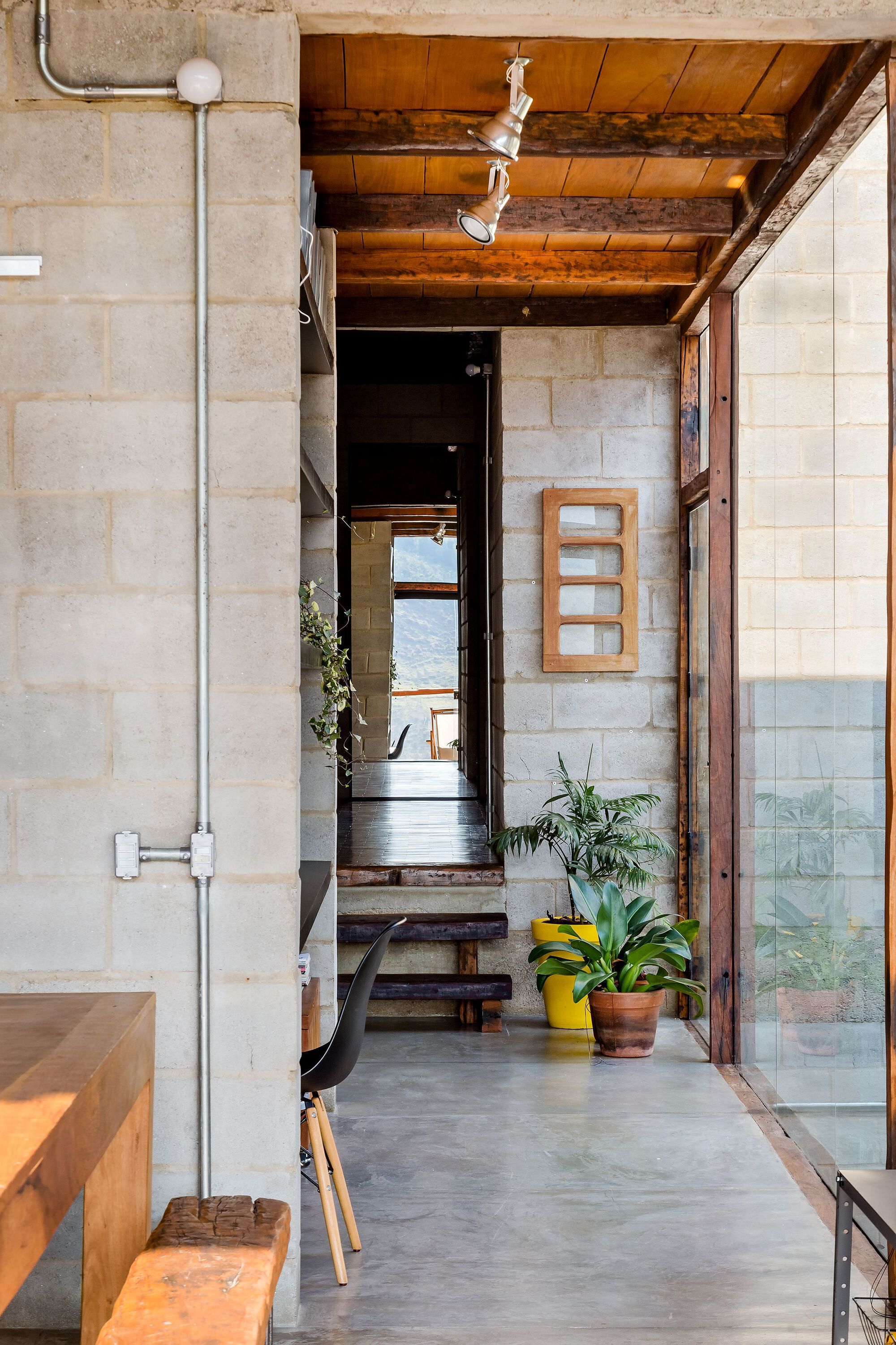 Gallery of House of 6000 Blocks / Márcio Flávio Motta - 16