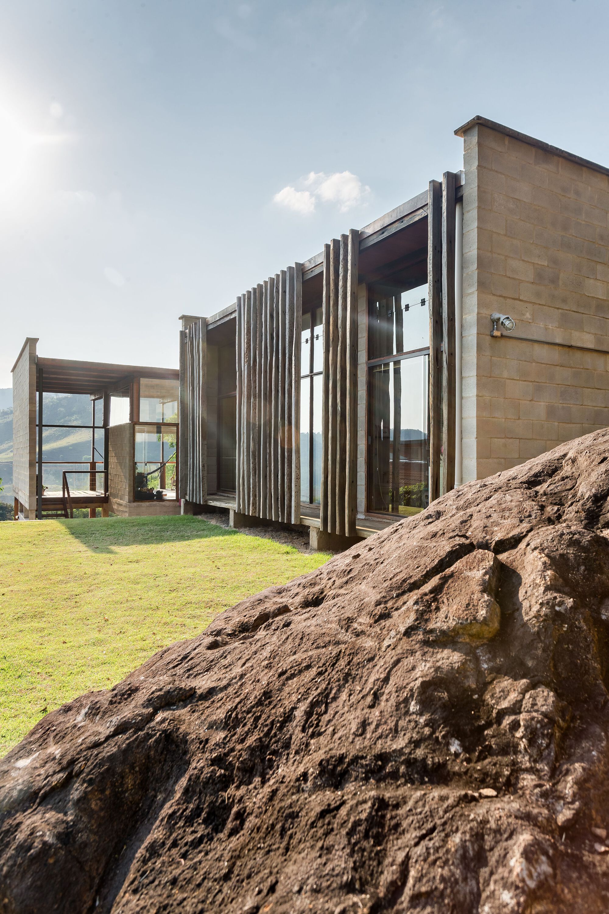 Gallery of House of 6000 Blocks / Márcio Flávio Motta - 18