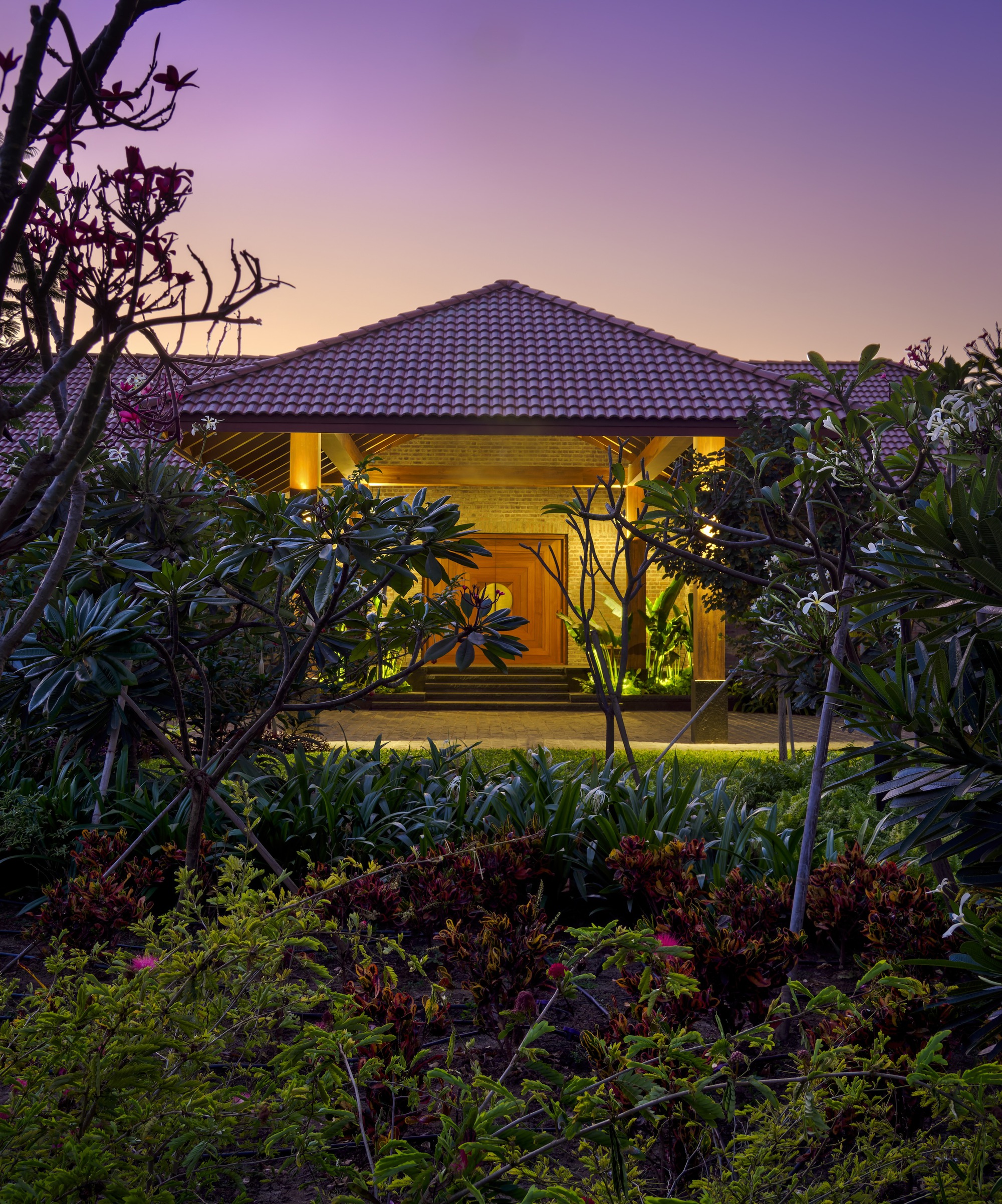 Gallery of The House with Two Courts / Studio mahajani + mahajani - 16