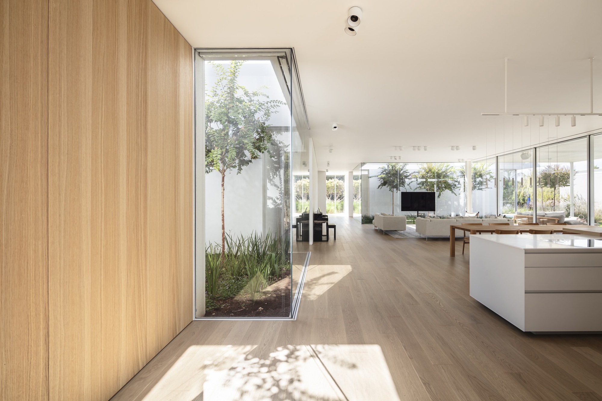 Gallery of V house / Blatman Cohen architecture design - 2