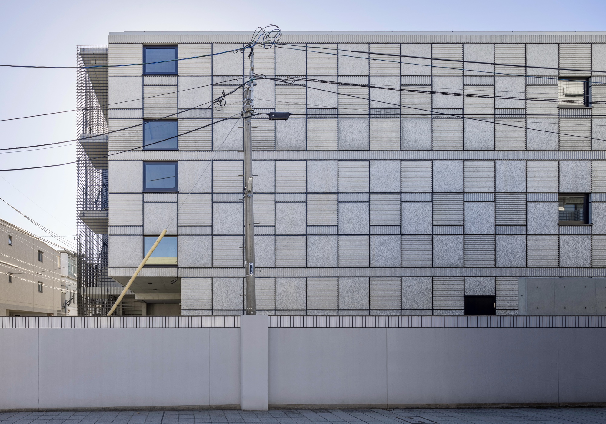 Gallery of LATTICE in Fukuoka Multi-tenant Building / SAKO Architects - 13