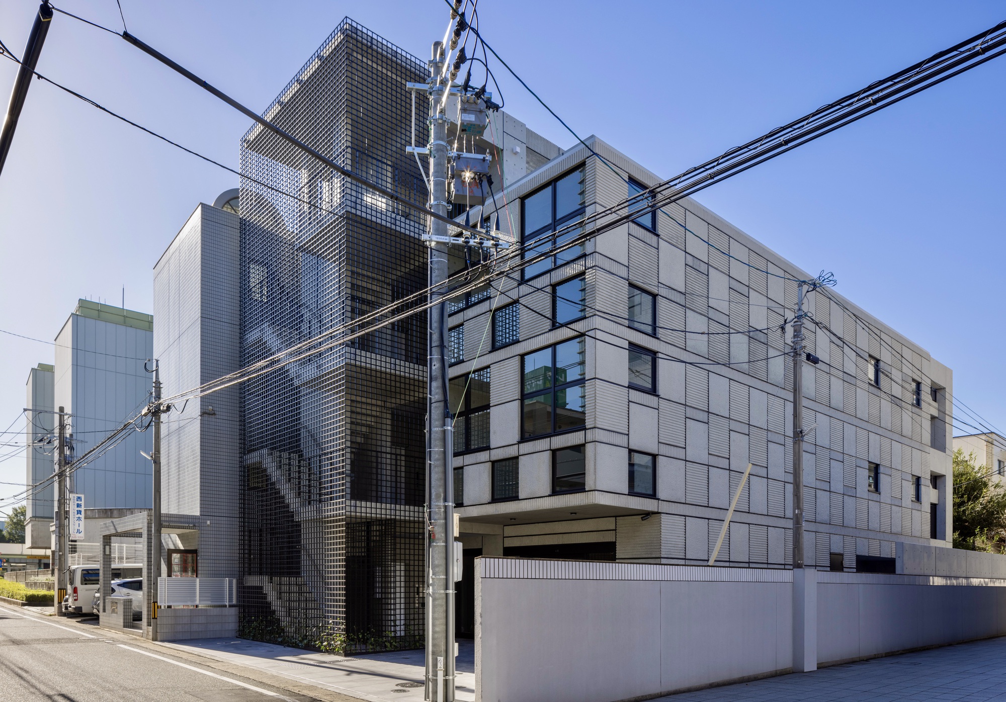 LATTICE in Fukuoka Multi-tenant Building / SAKO Architects | ArchDaily
