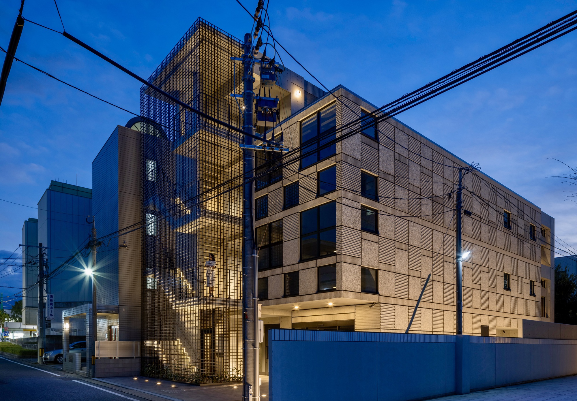 Gallery of LATTICE in Fukuoka Multi-tenant Building / SAKO Architects - 5