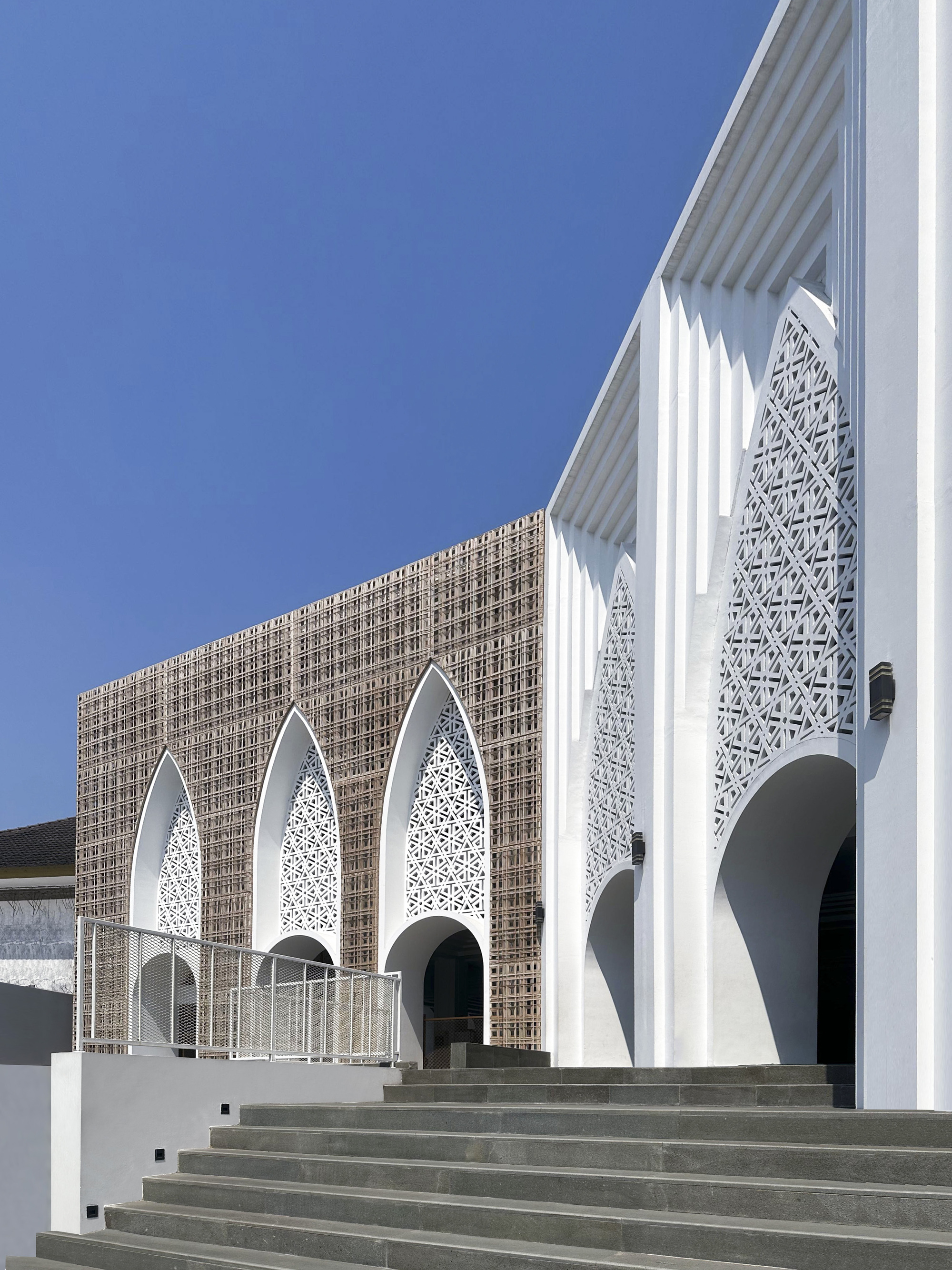 Gallery of Al-Muttaqin Grand Mosque / Andyrahman Architect - 9
