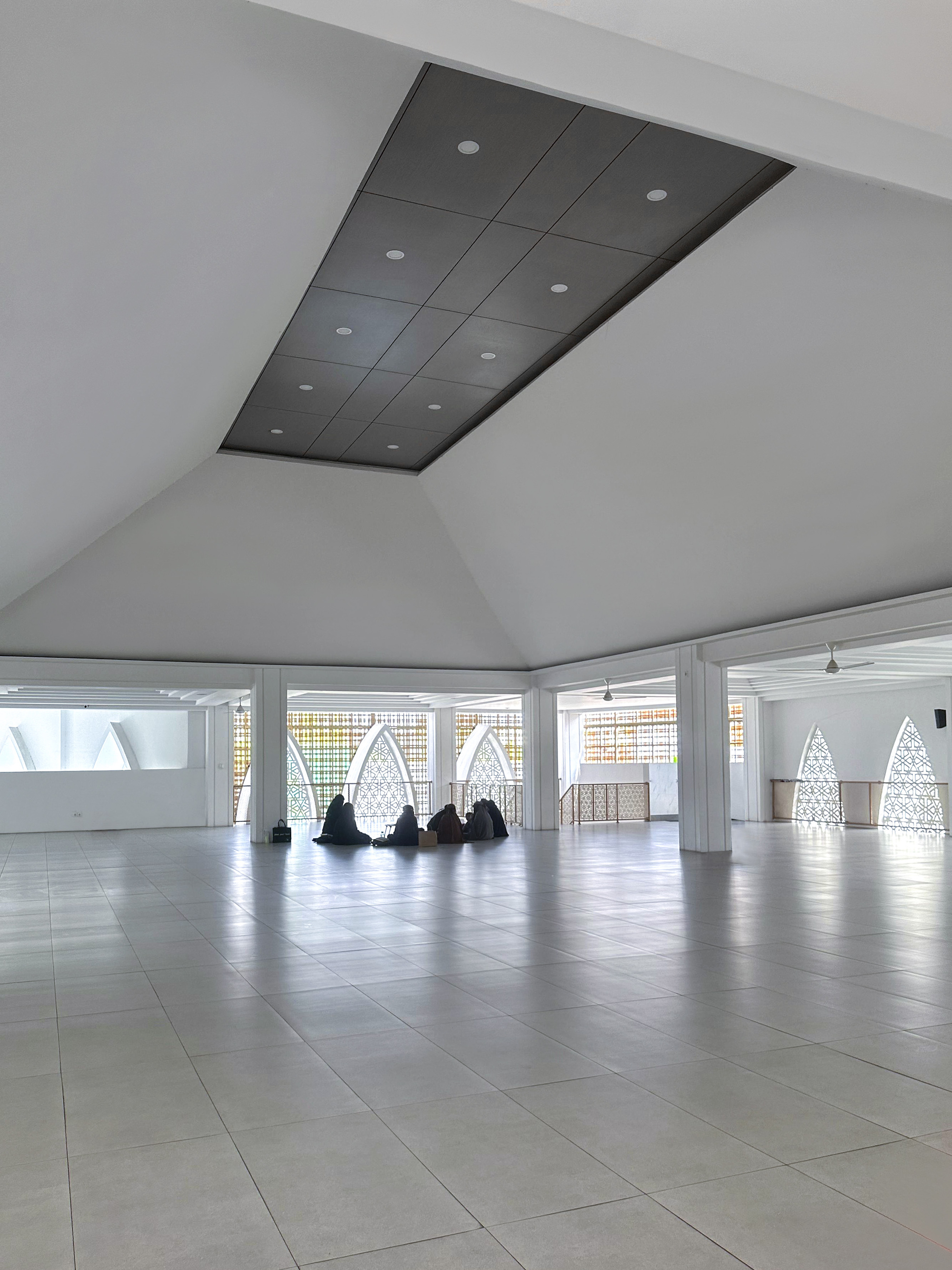 Gallery of Al-Muttaqin Grand Mosque / Andyrahman Architect - 17