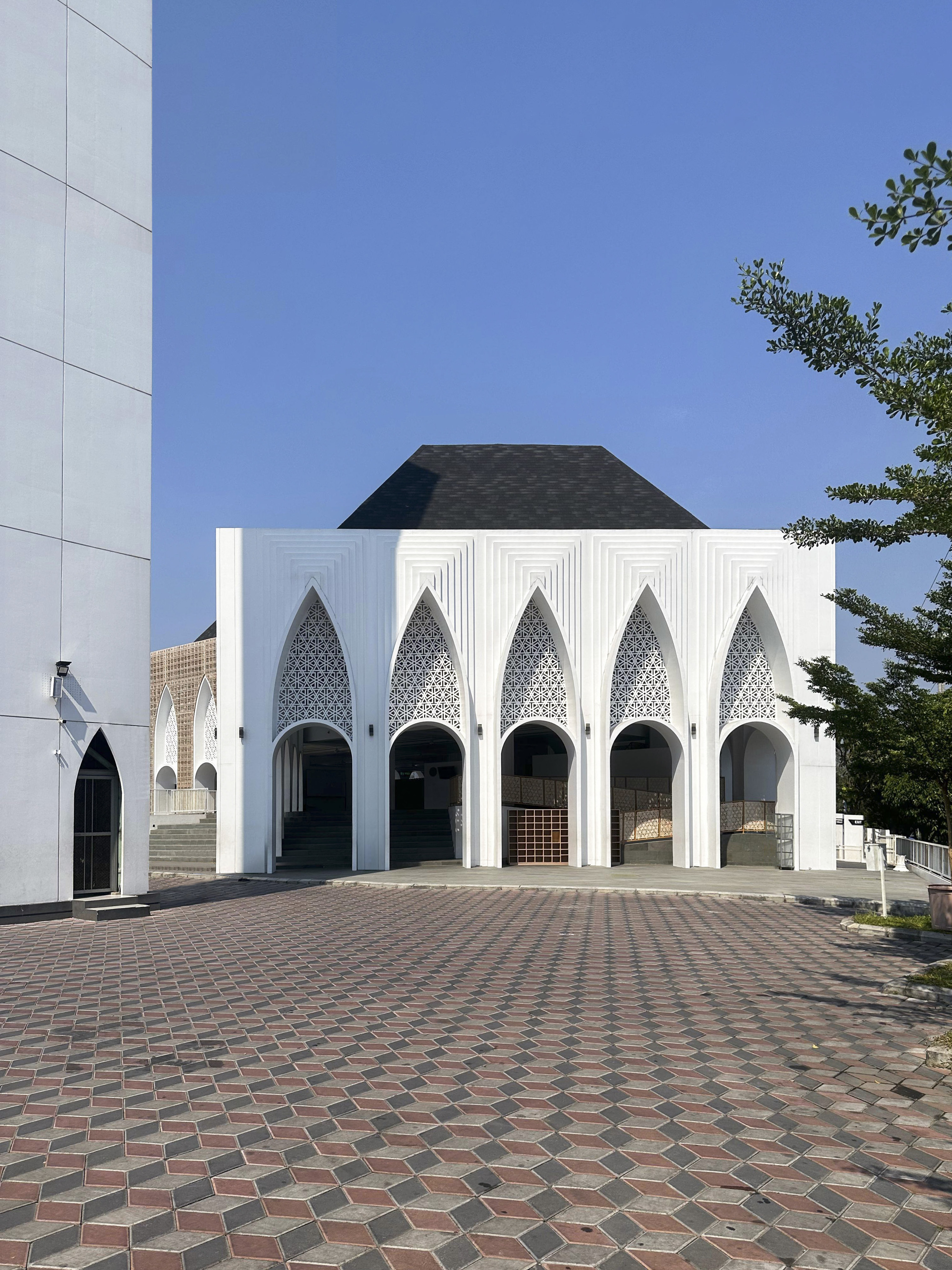 Gallery of Al-Muttaqin Grand Mosque / Andyrahman Architect - 8