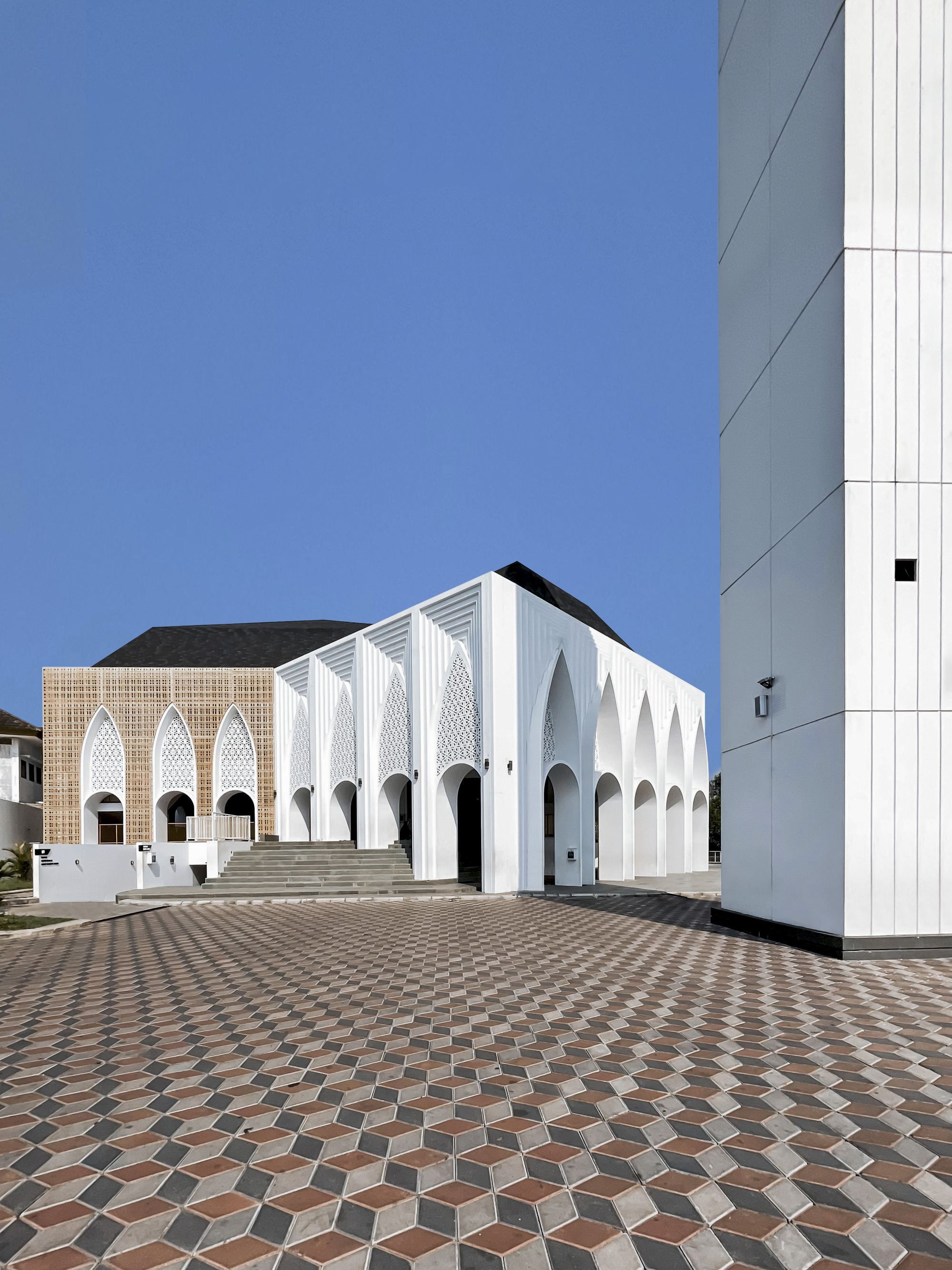 Gallery of Al-Muttaqin Grand Mosque / Andyrahman Architect - 7