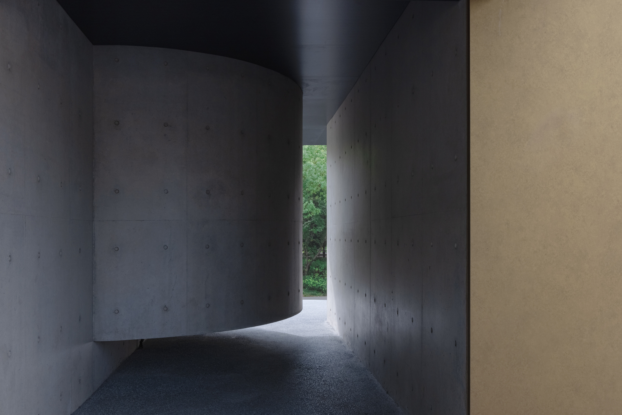 Gallery of The Big Barn / Atelier Deshaus - 24