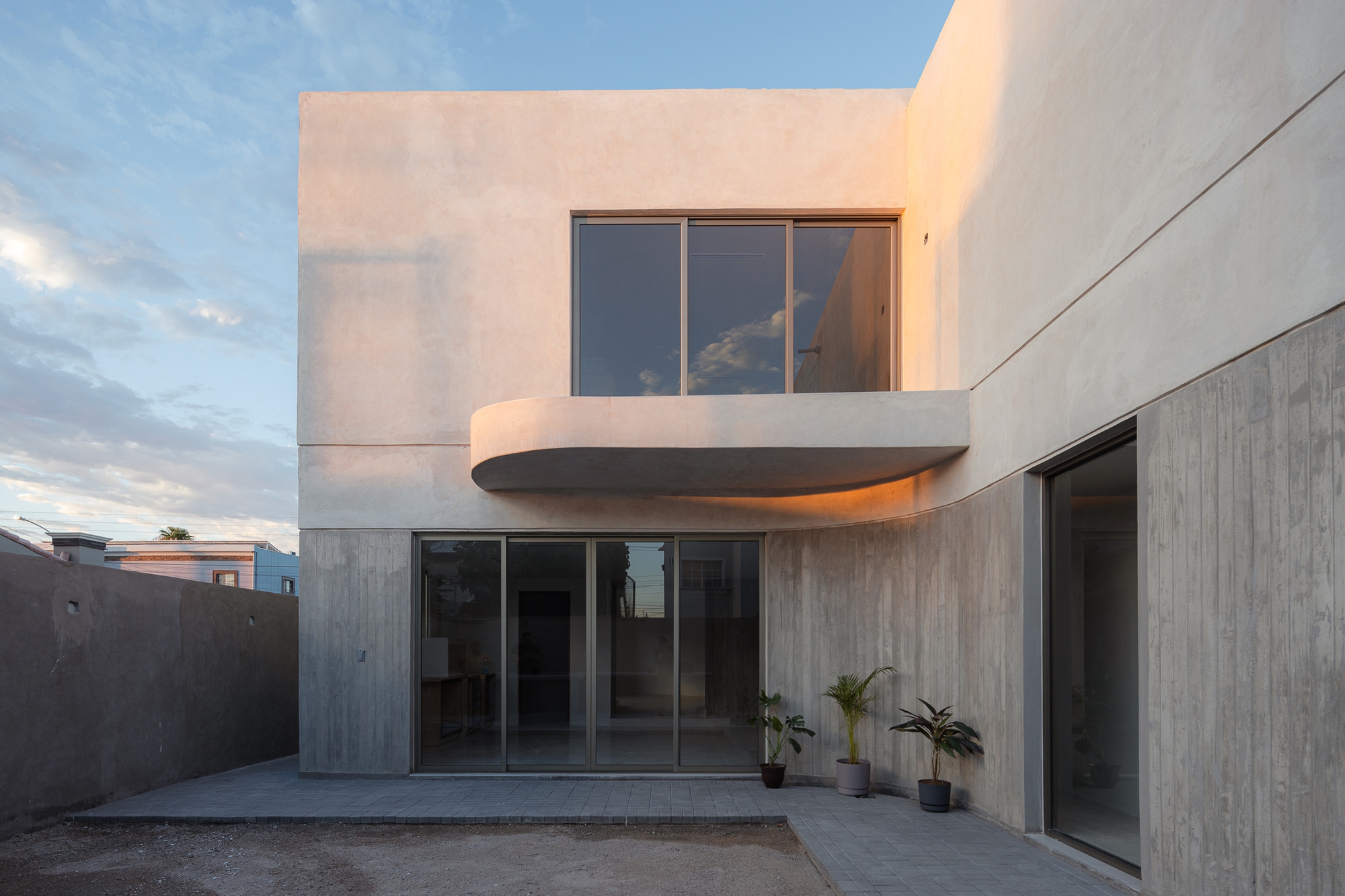 Gallery of Rodriguez House / Veintedoce Arquitectura - 2