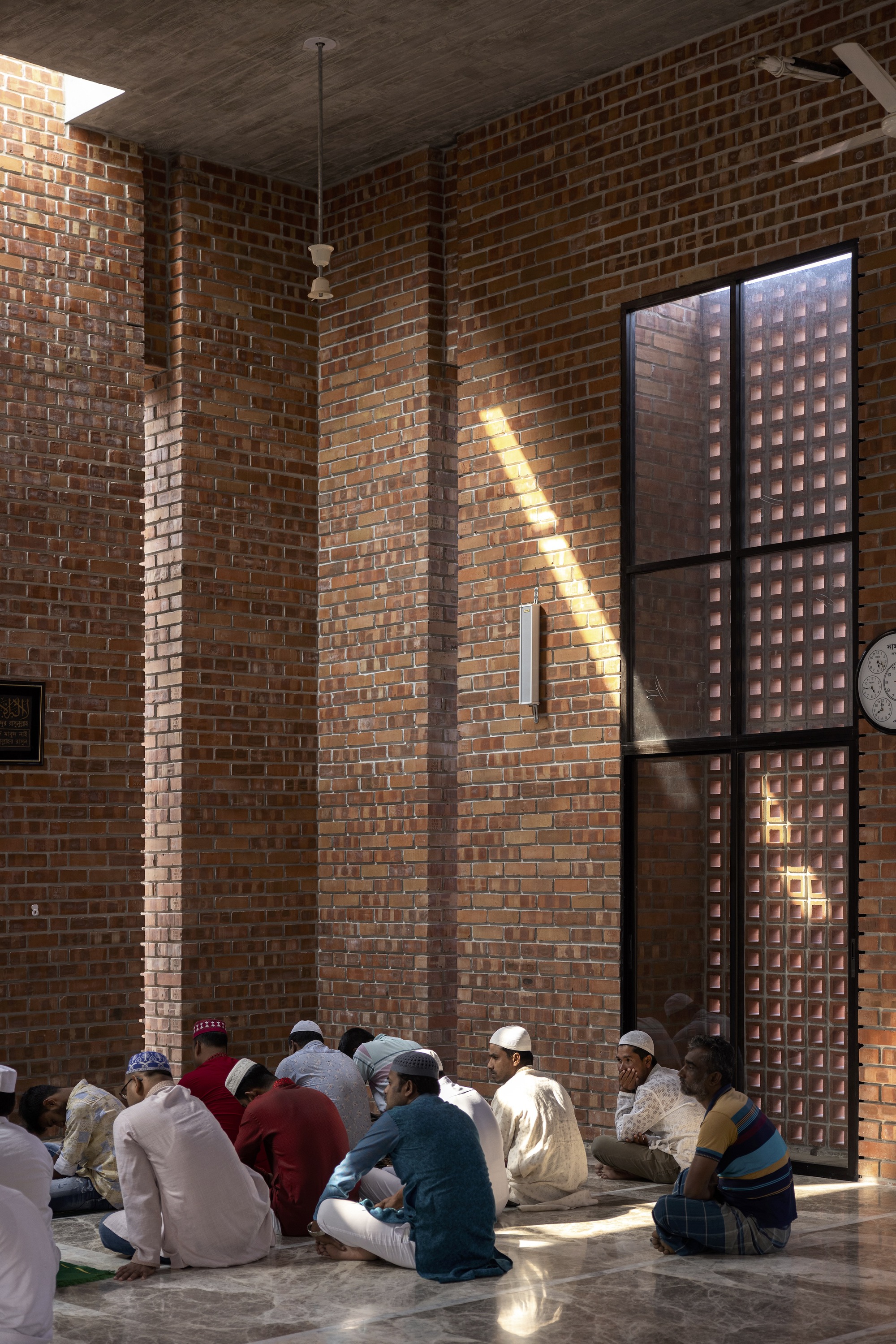 Gallery of Bait Ur Raiyan Mosque / Cubeinside - 11