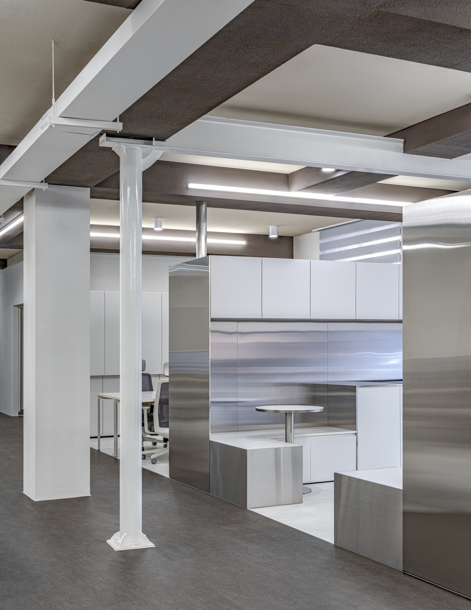 Gallery of Pad(dock) Factory and Office Renovation / one-aftr - 11