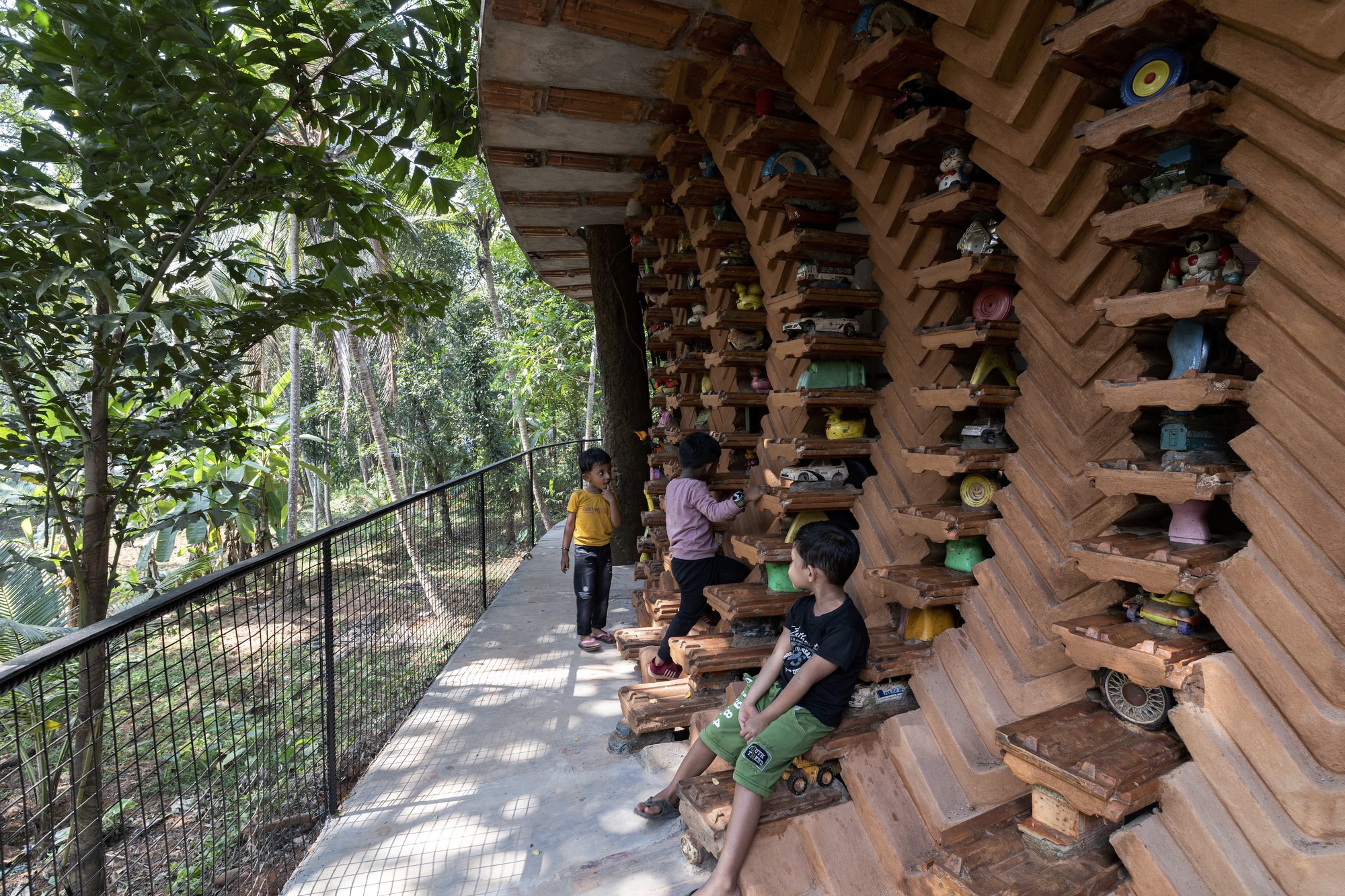 Gallery of Toy Storey Residence / Wallmakers - 3