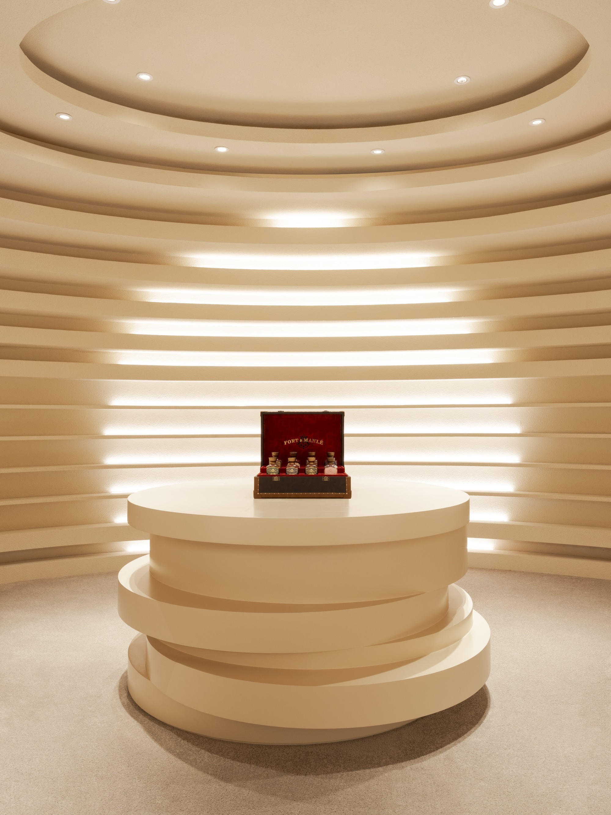 Gallery of The Lost Cove Store / Spacemen Studio - 7