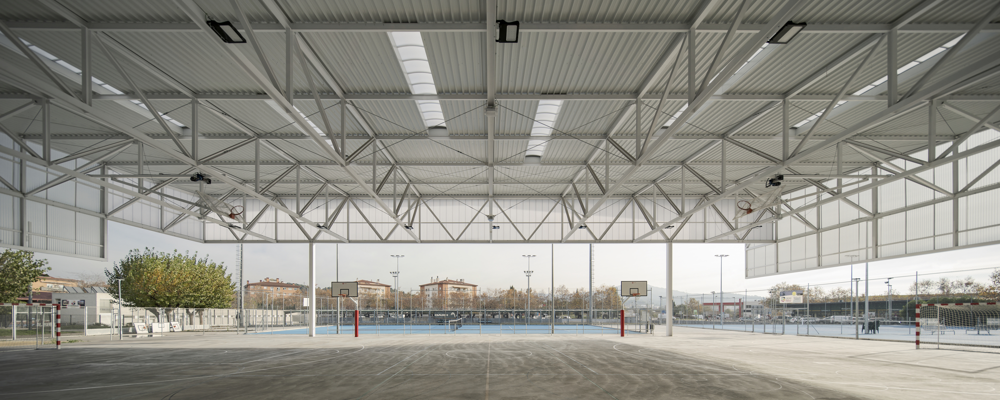 Galería de Complejo Deportivo en Pallejà / JPAM + Masala Consultors - 7
