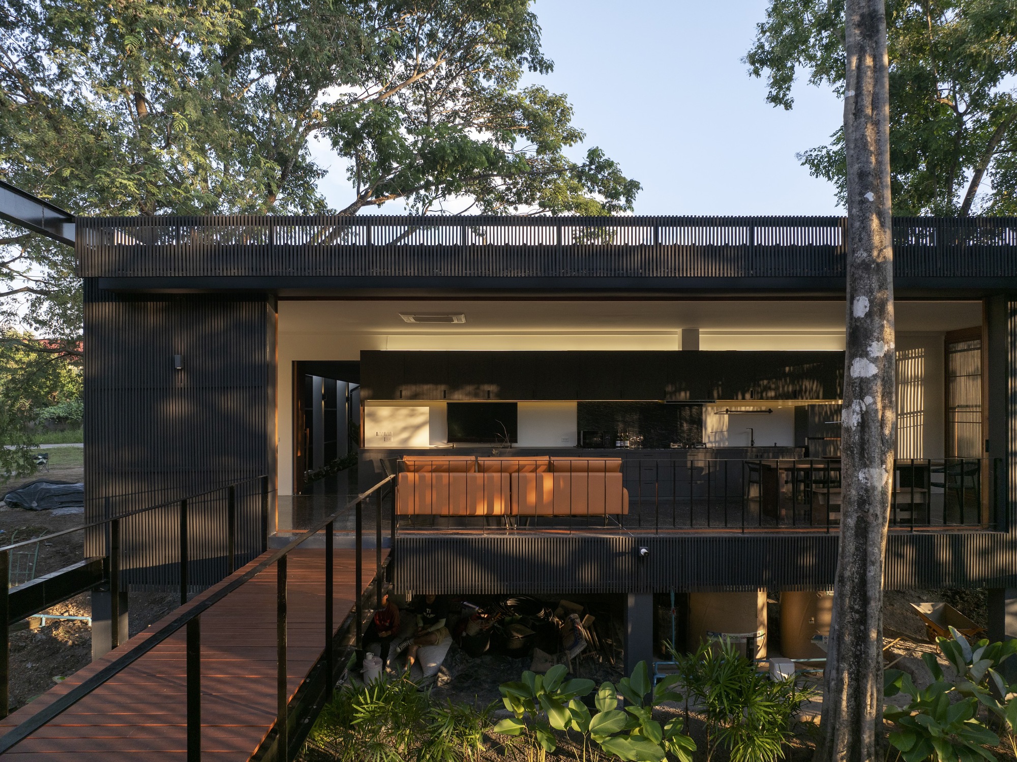 Gallery of Jomthong Raintree House / Sher Maker - 24