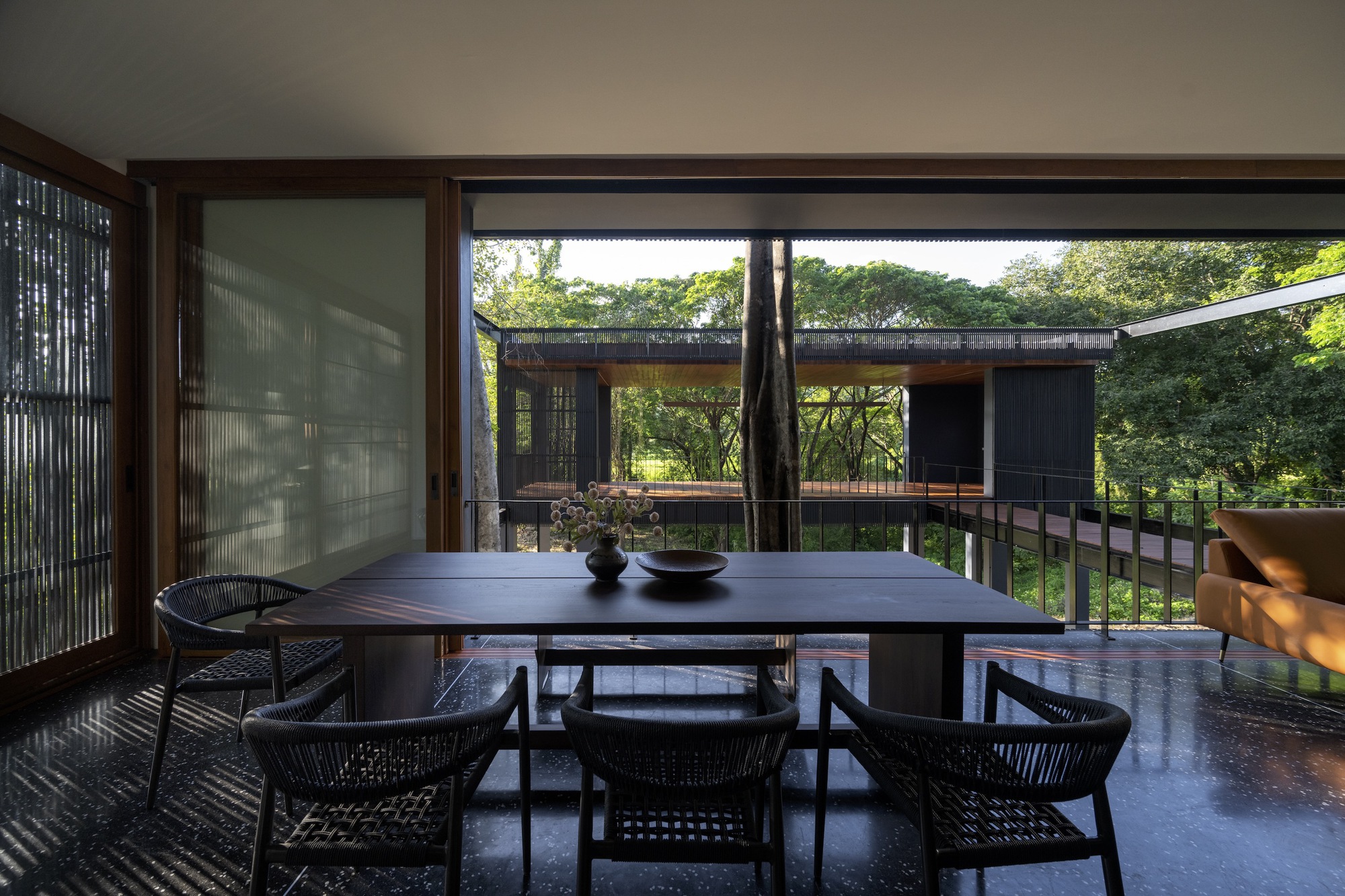 Gallery of Jomthong Raintree House / Sher Maker - 8