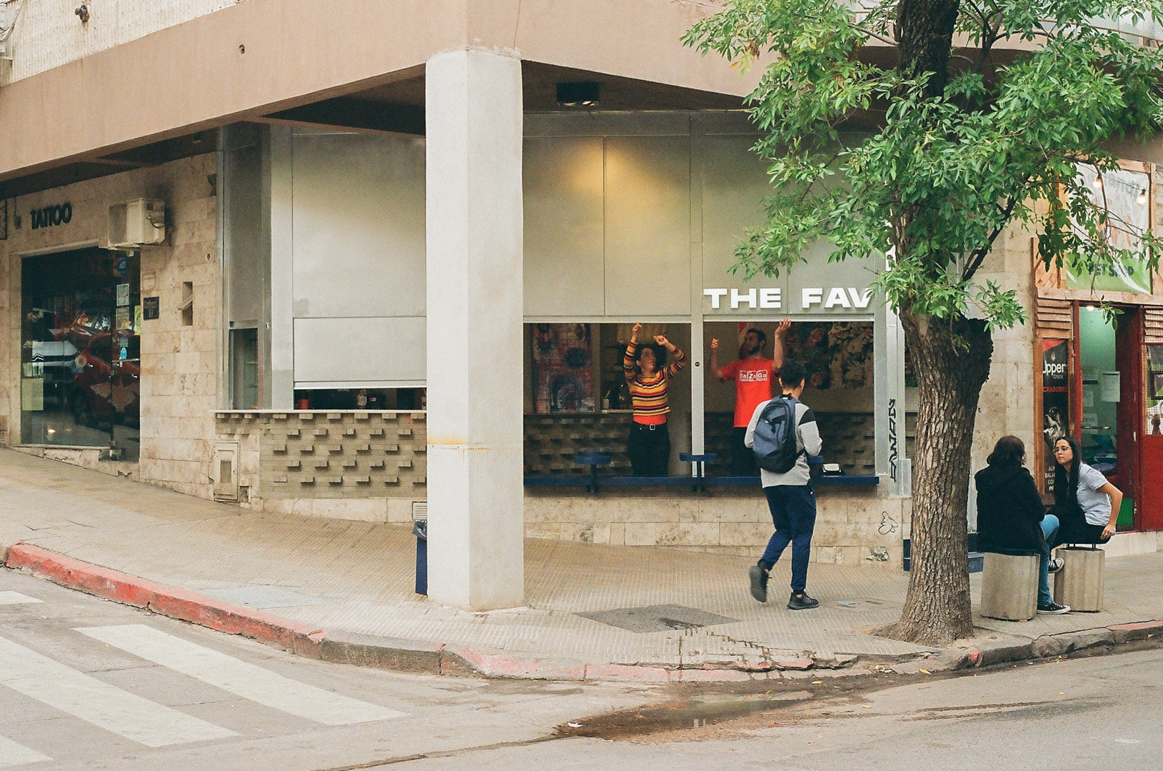 Gallery of THE FAV Café / Rare Studio Experimental - 7