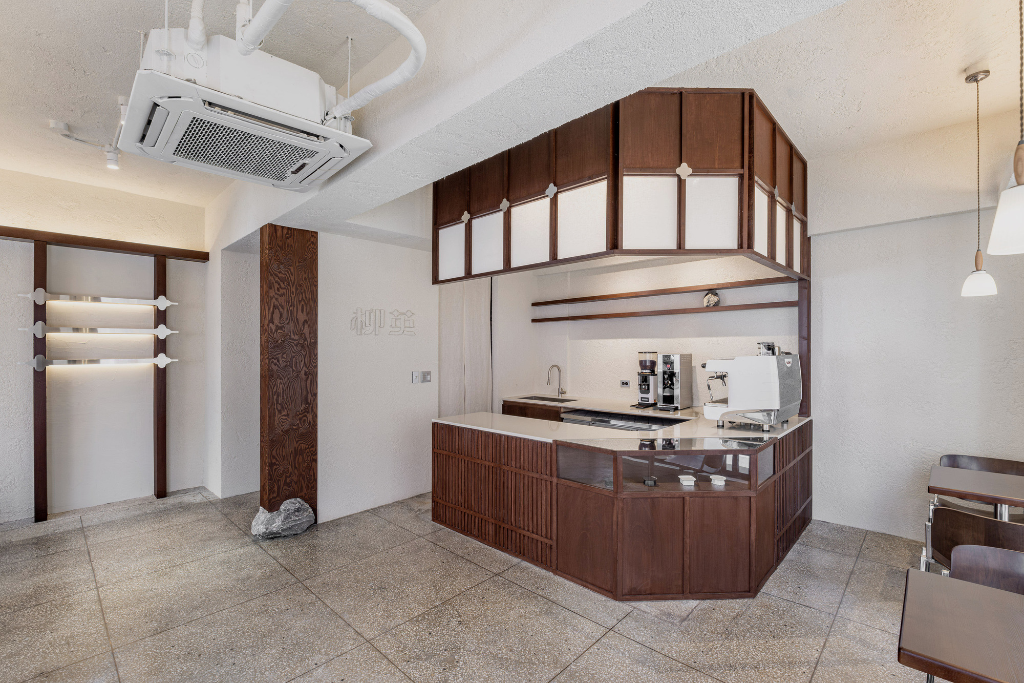 Gallery of UYOUNG Cafe / DEEF - 6