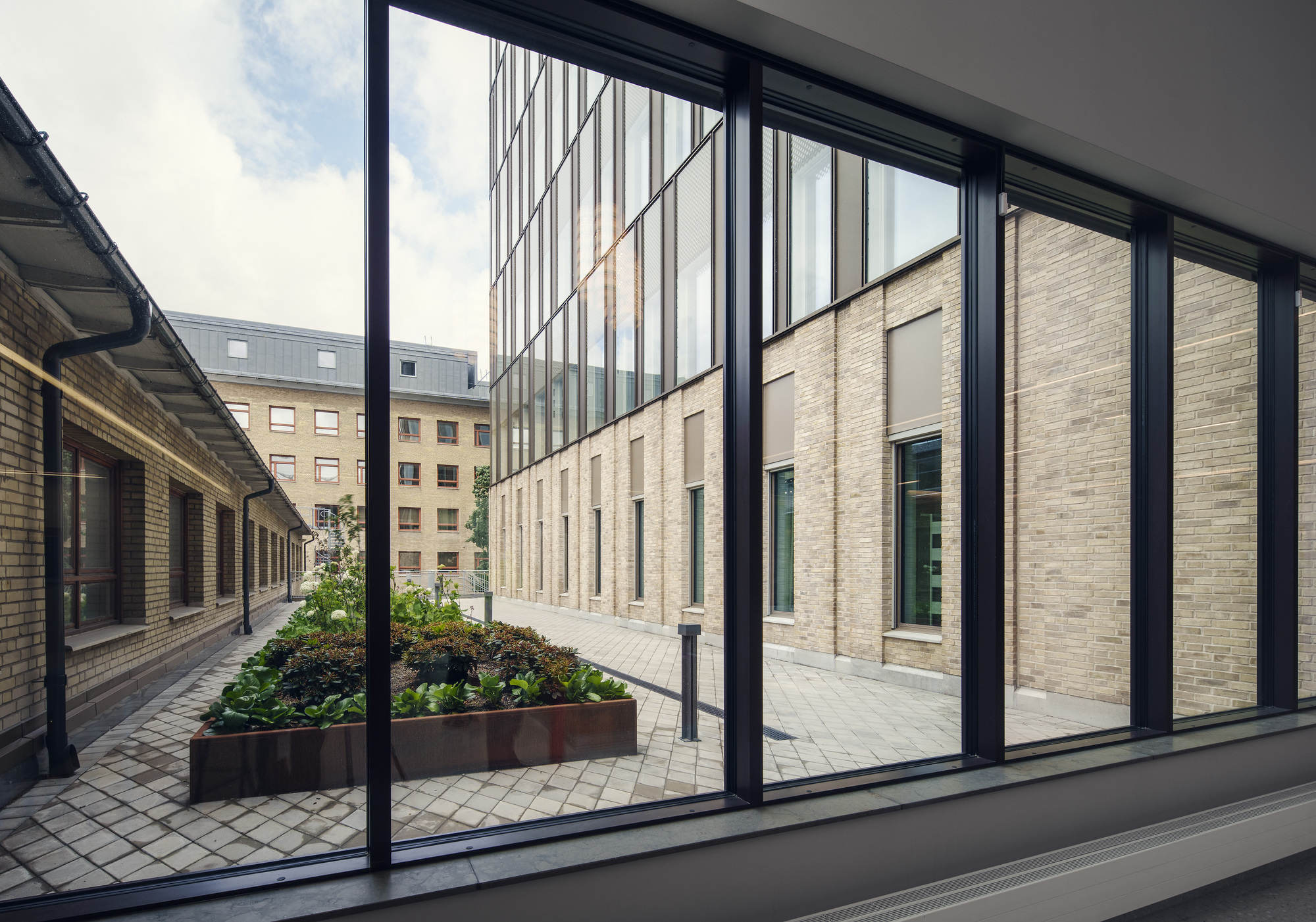 Gallery of Natrium University Building in Gothenburg / Kanozi ...