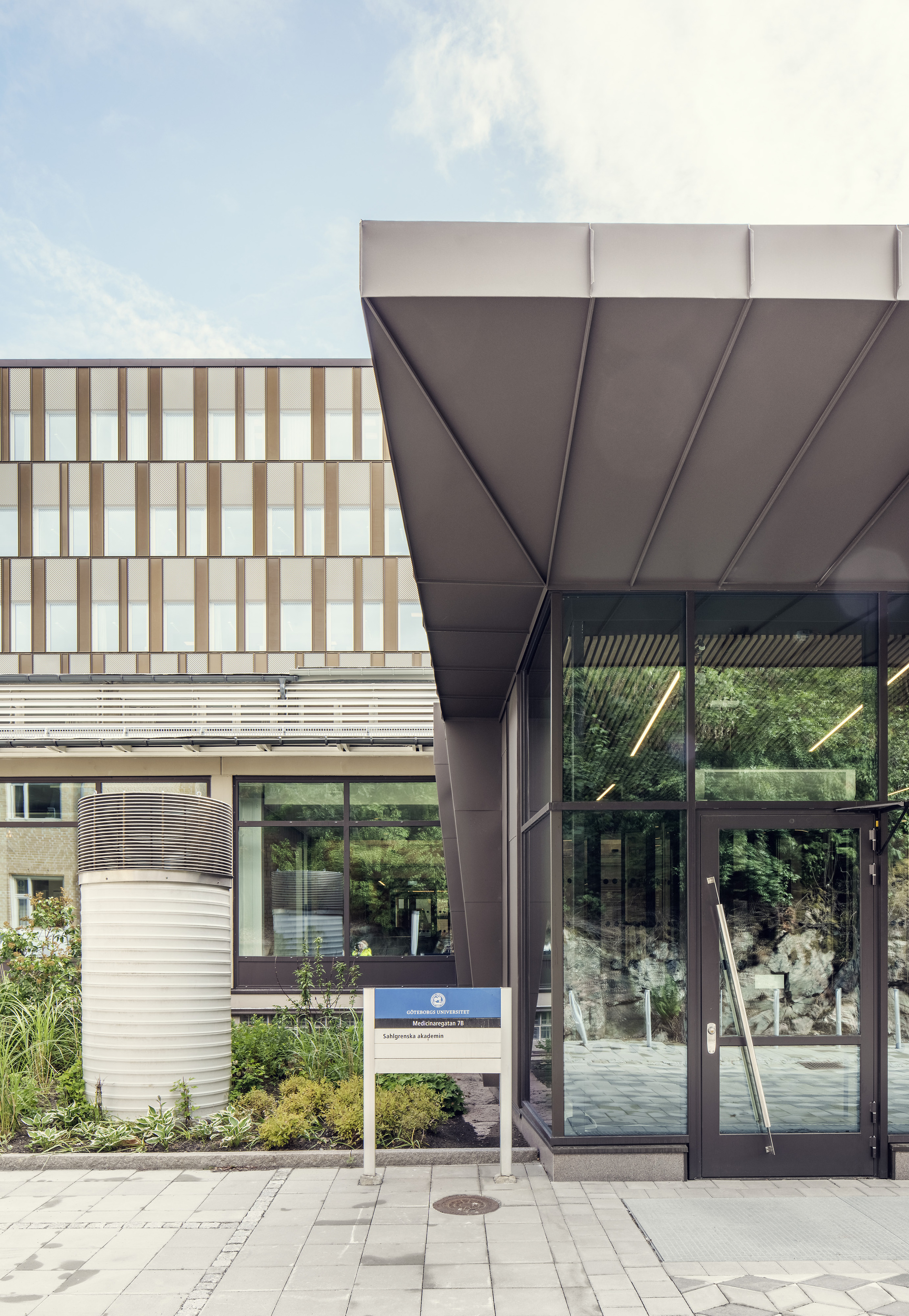 Gallery of Natrium University Building in Gothenburg / Kanozi ...