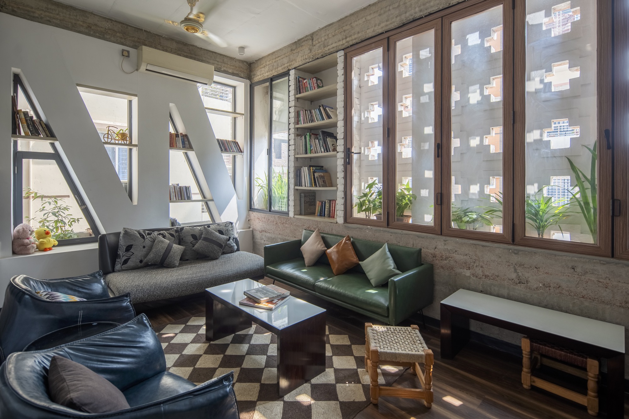 Gallery of Vasat Vita Office and Residence / Vuumaatra Consultants - 18