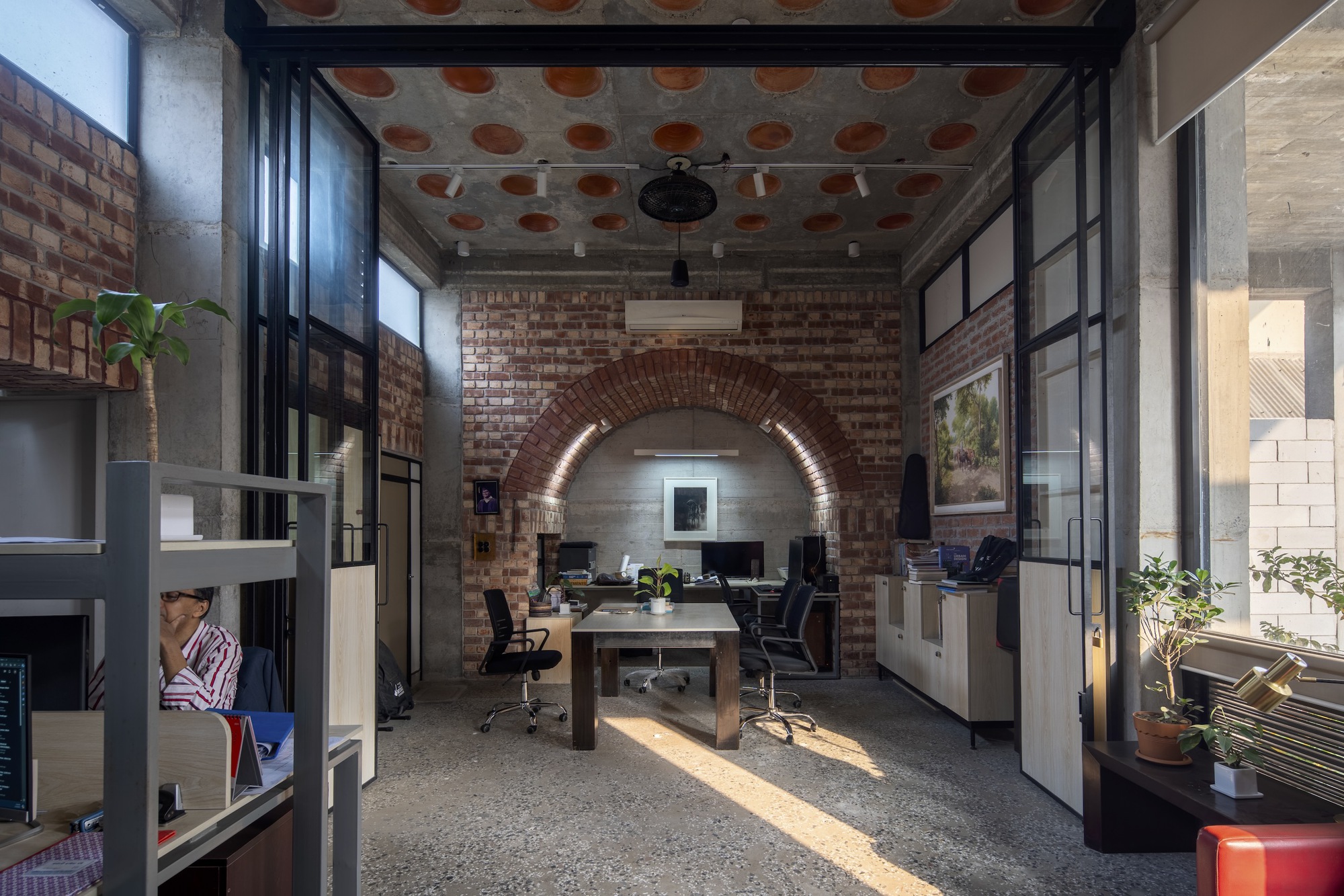 Gallery of Vasat Vita Office and Residence / Vuumaatra Consultants - 14