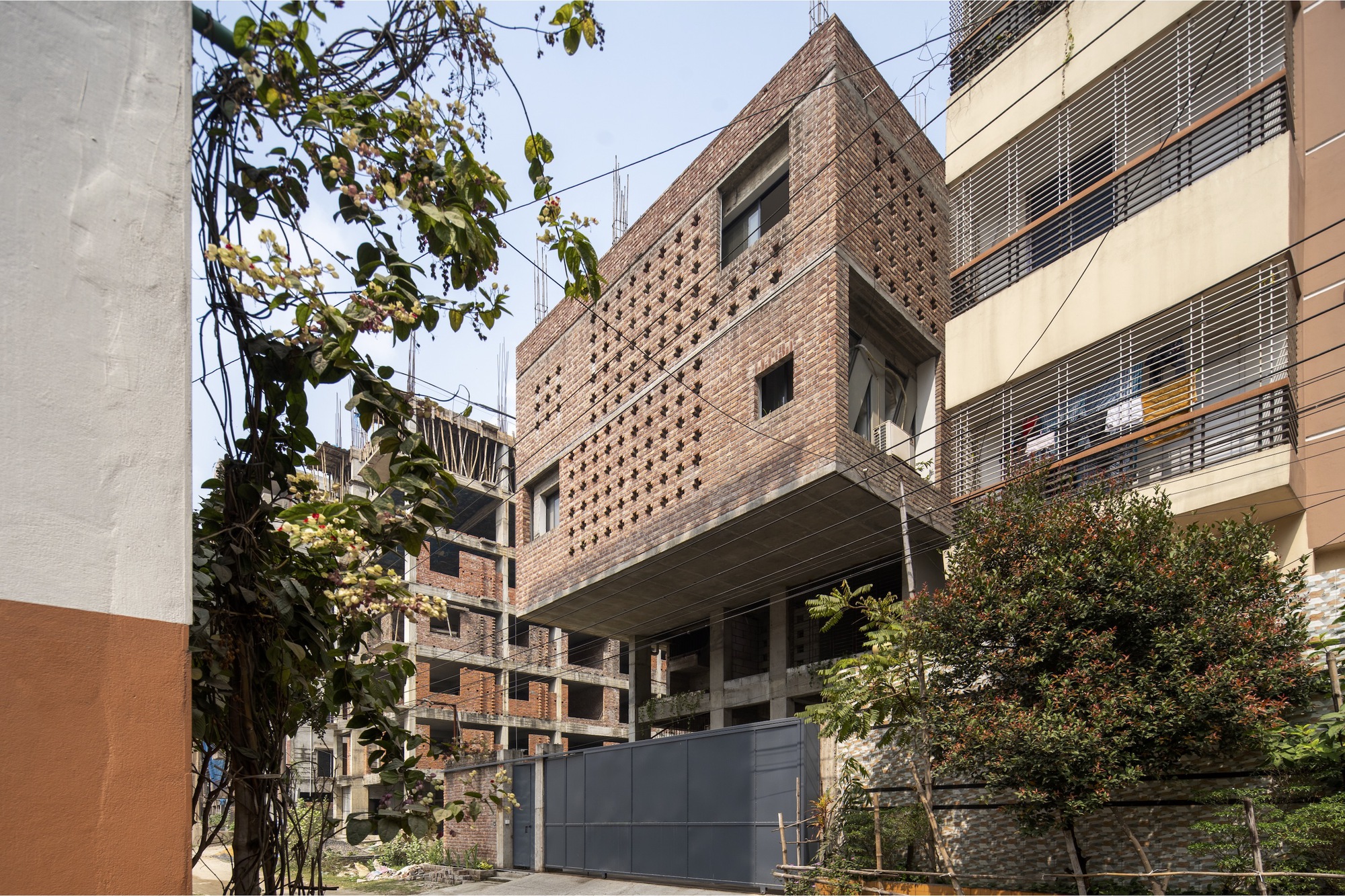 Gallery of Vasat Vita Office and Residence / Vuumaatra Consultants - 21