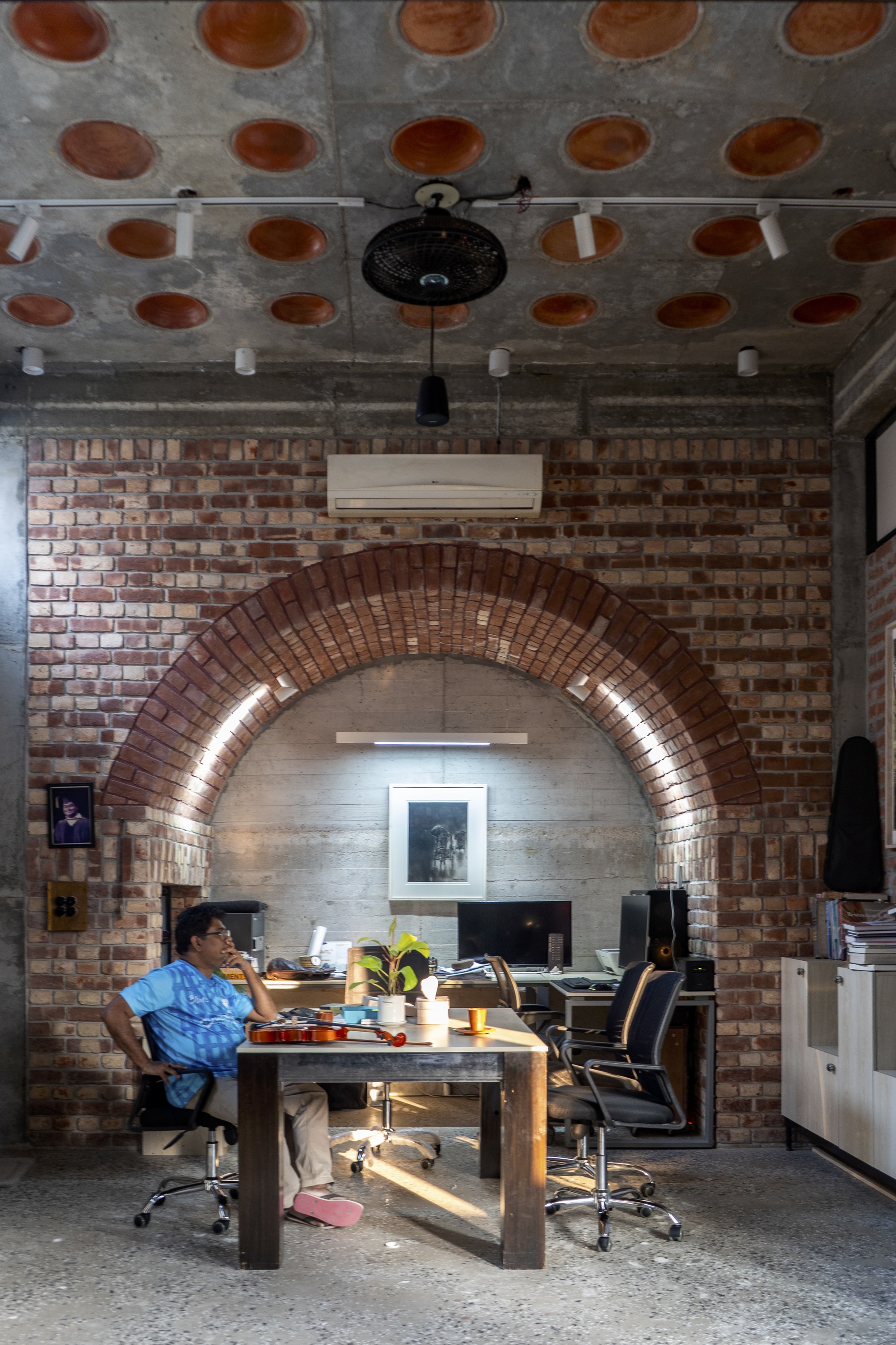 Gallery of Vasat Vita Office and Residence / Vuumaatra Consultants - 16