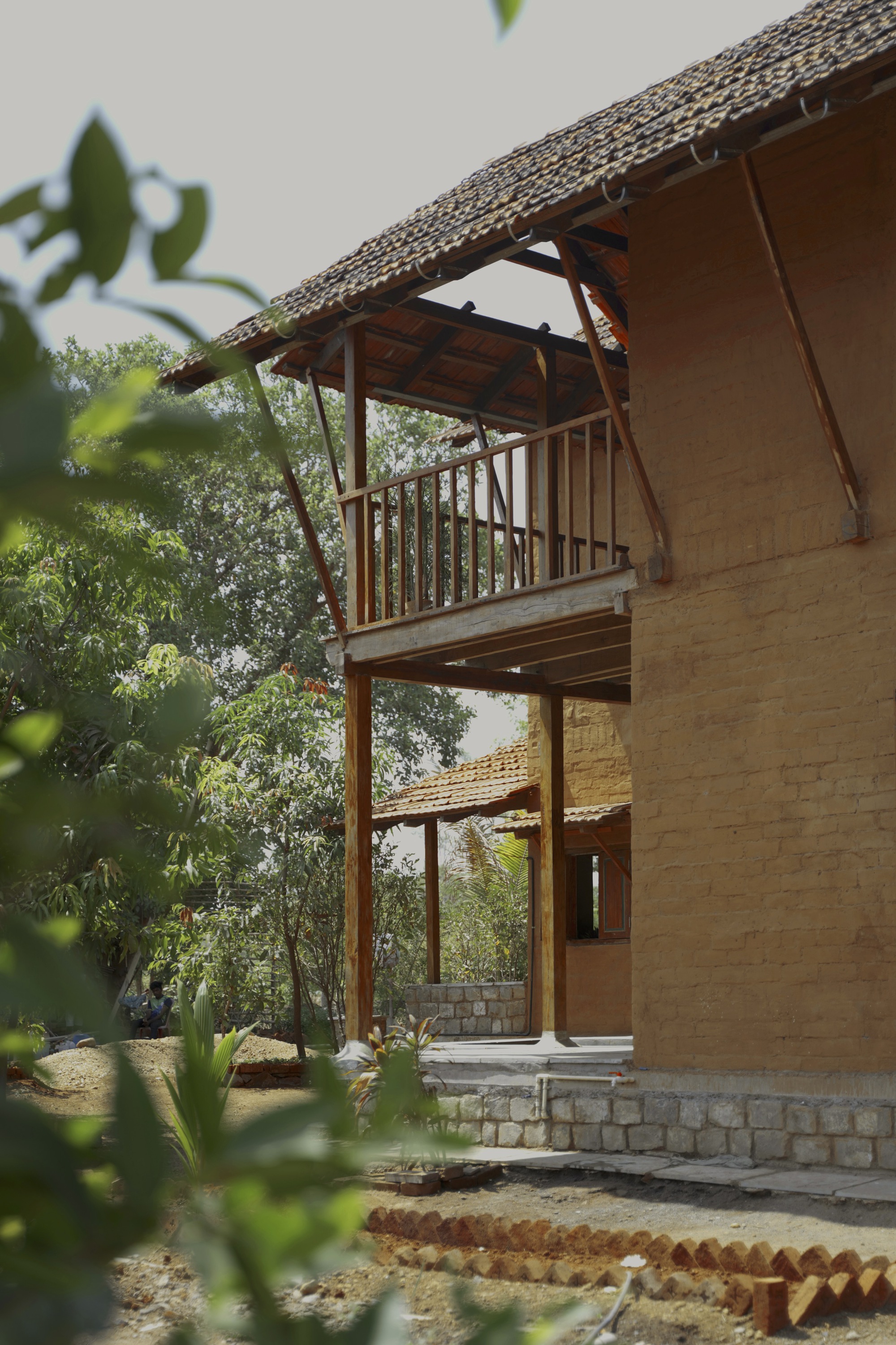 Gallery of House of Reclaimed Gold / OutOfTheBox I Eco-Architects - 15