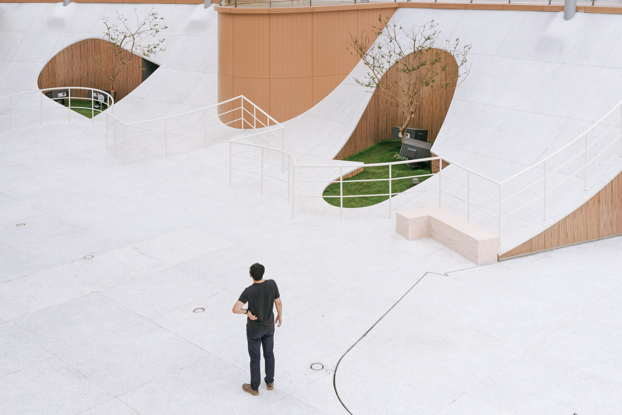 Gallery of The Floating Courtyard - Underground Entrance Plaza ...