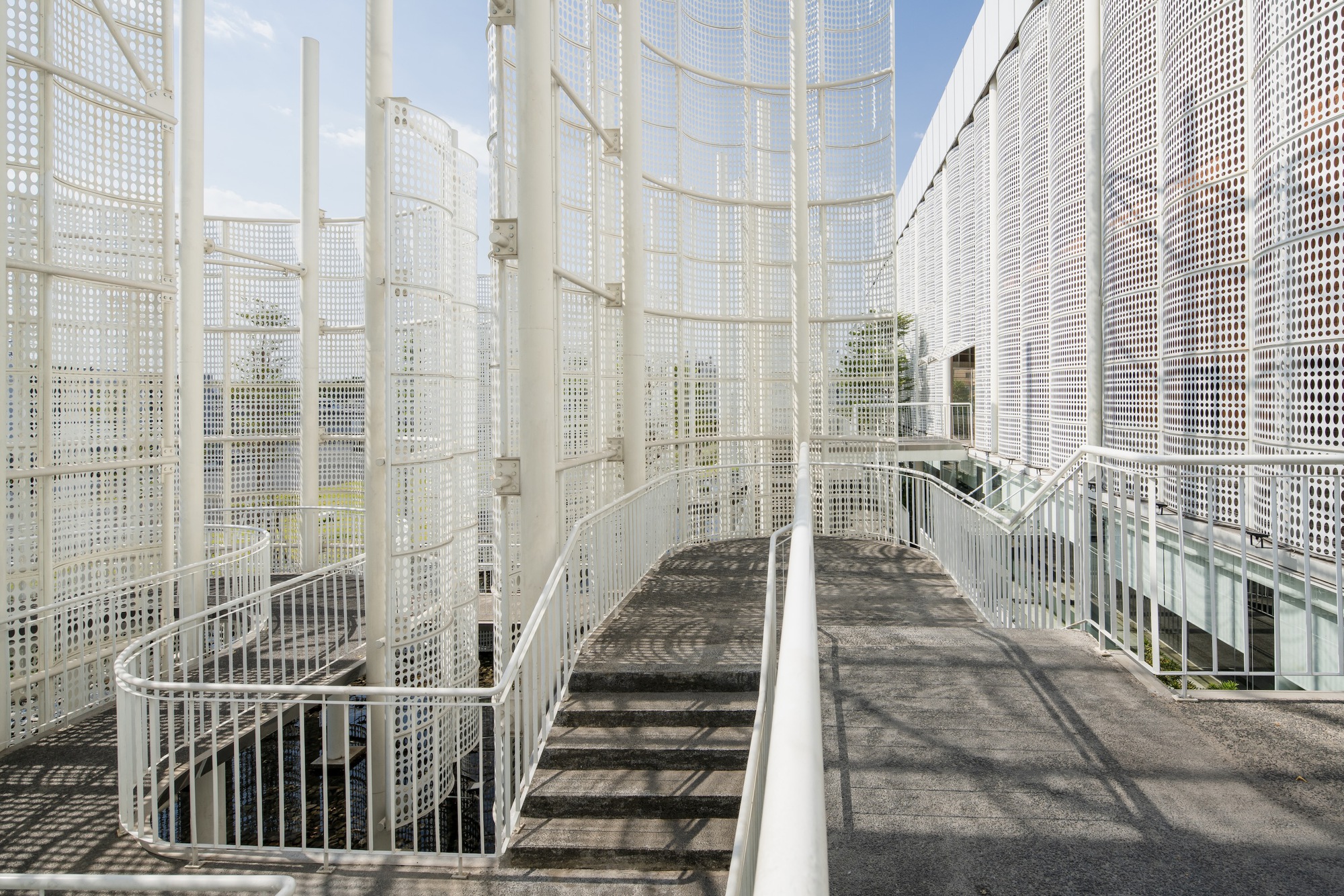 Galería de Centro de Convenciones The Veil / me+ architect + Atelier ...
