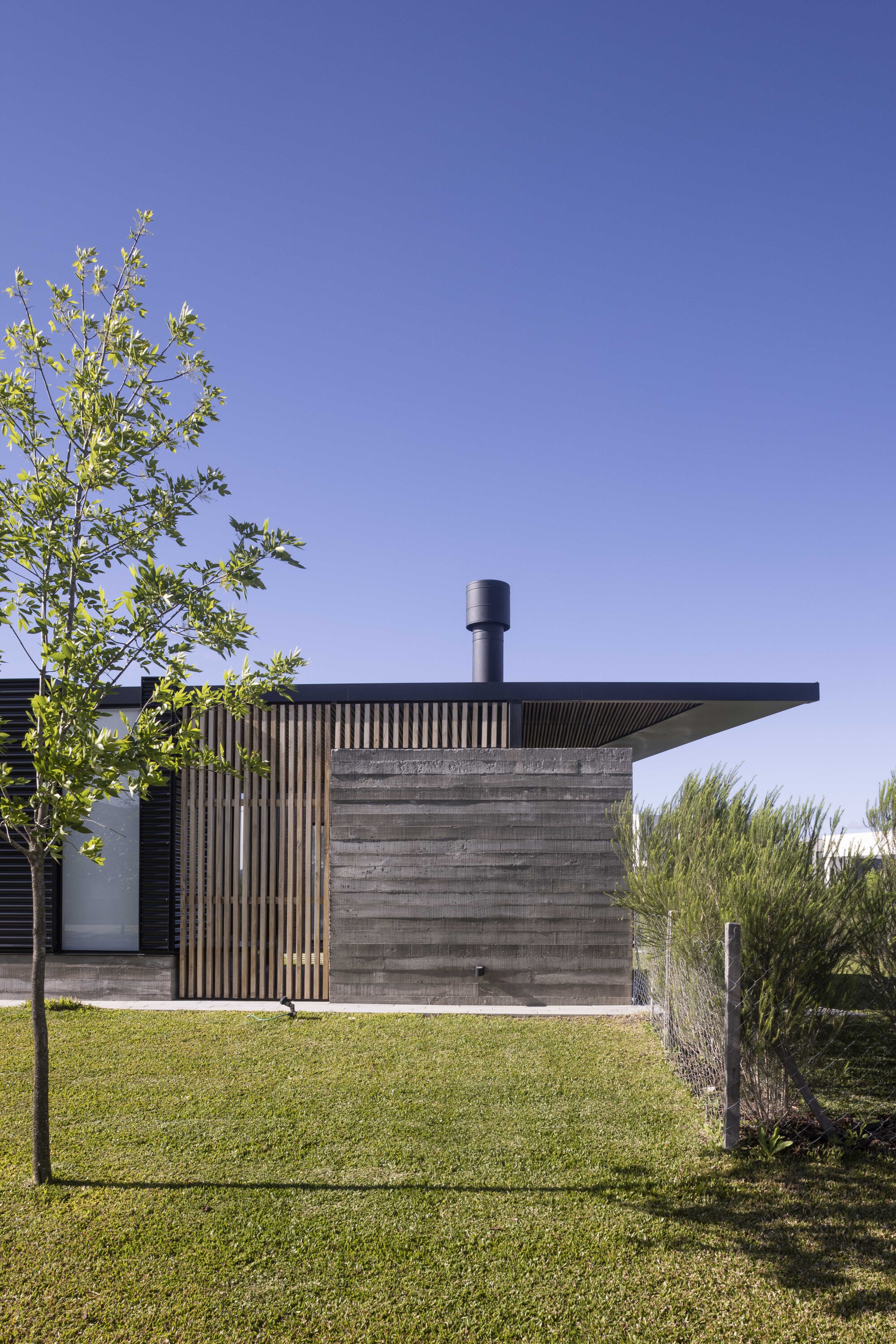 Gallery of J House / Pirca Arquitectura - 18