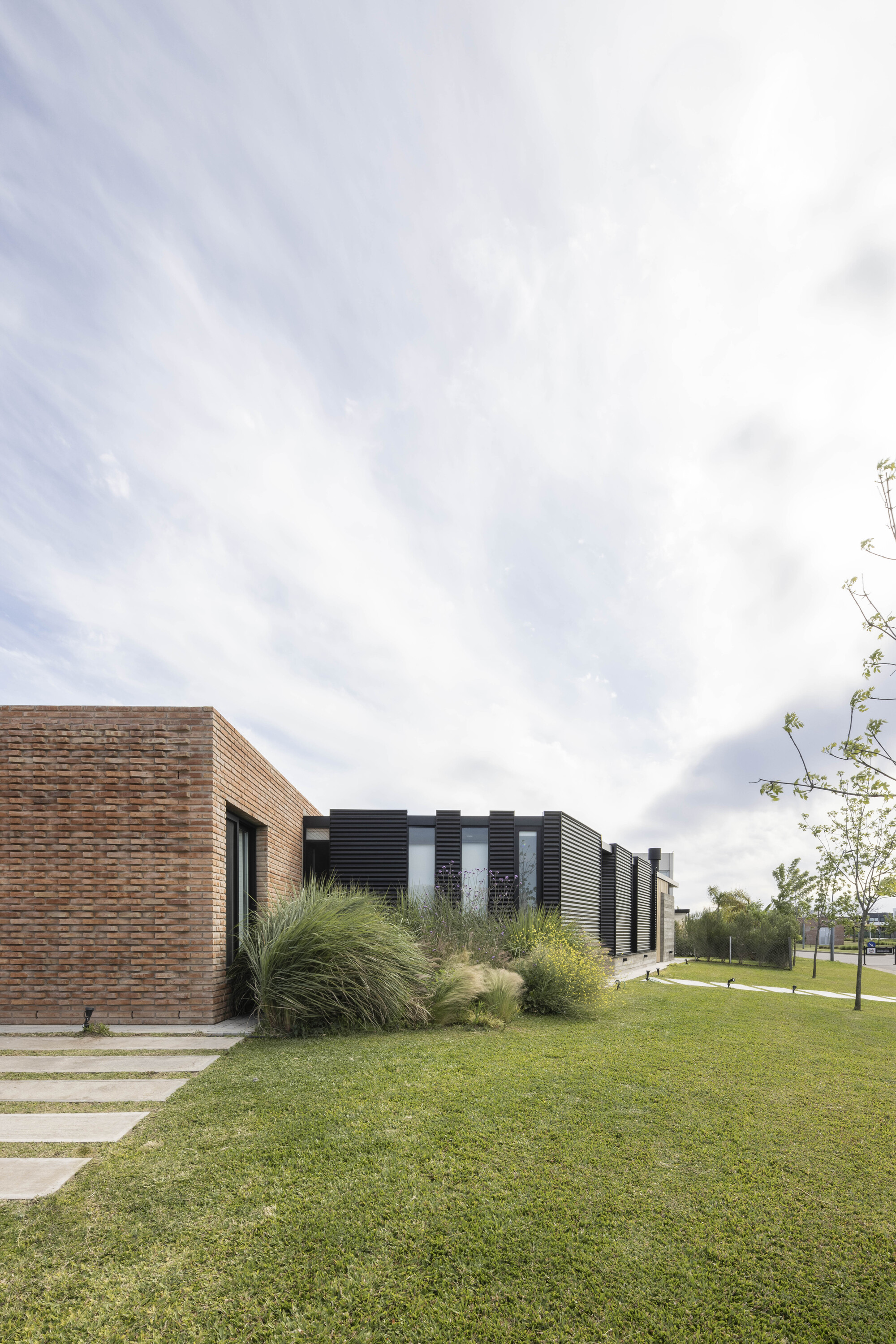 Gallery of J House / Pirca Arquitectura - 15